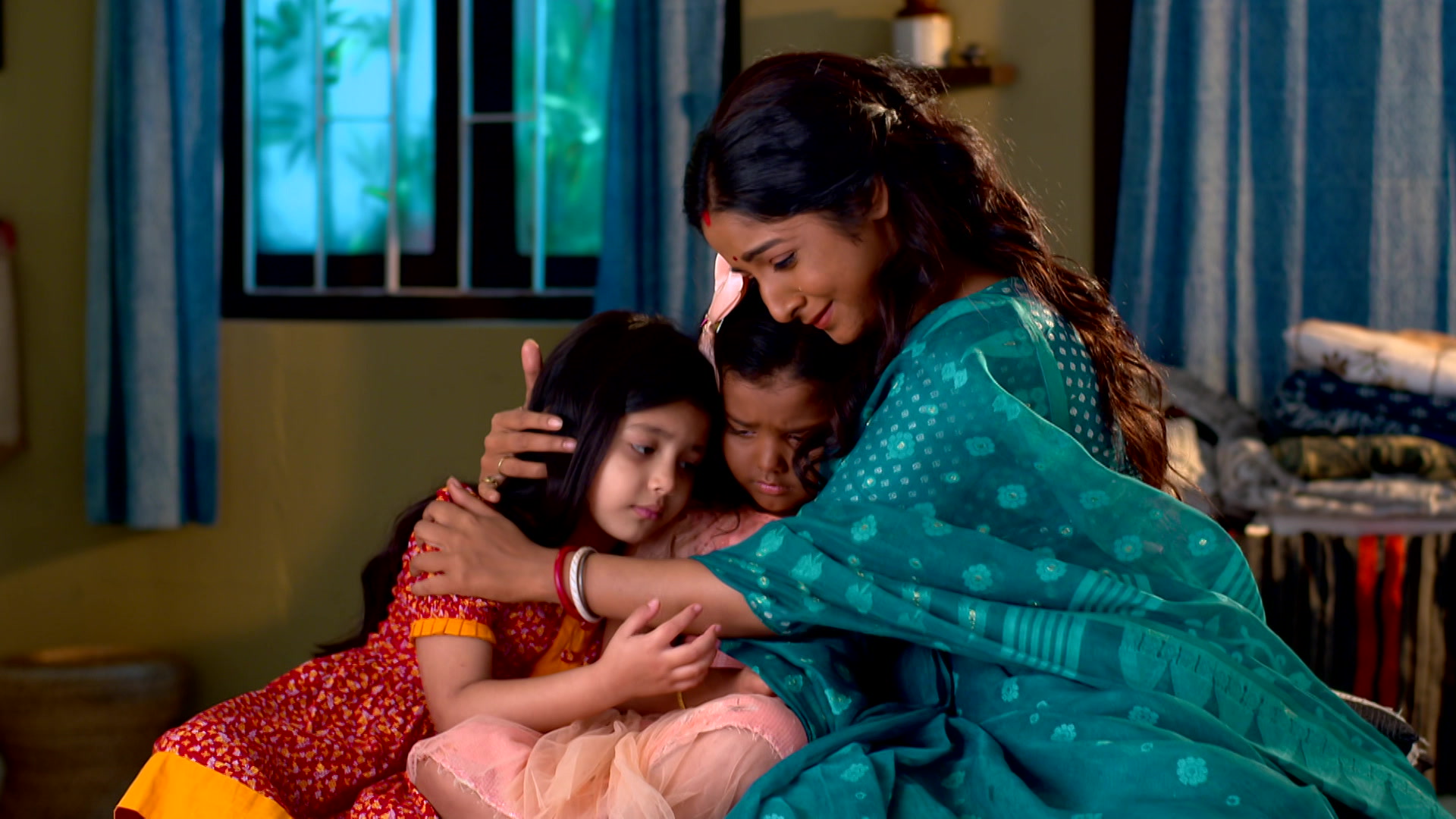 Watch Anurager Chhowa S1 Episode 299 on JioHotstar