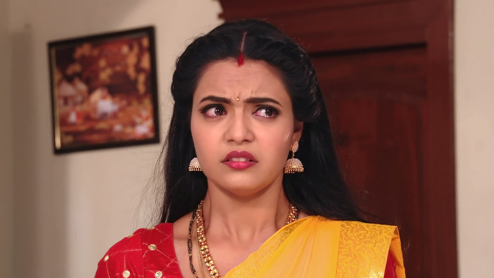Watch Kavya Lands in a Tight Spot Online