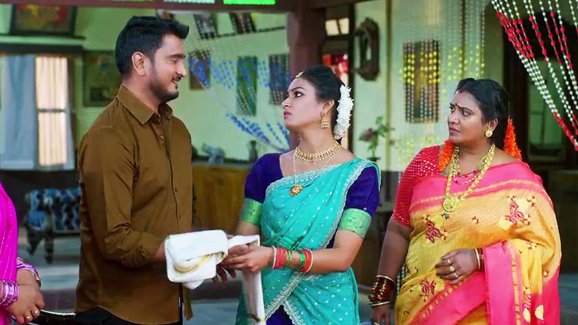 Watch Maguva O Maguva S1 Episode 318 on JioHotstar