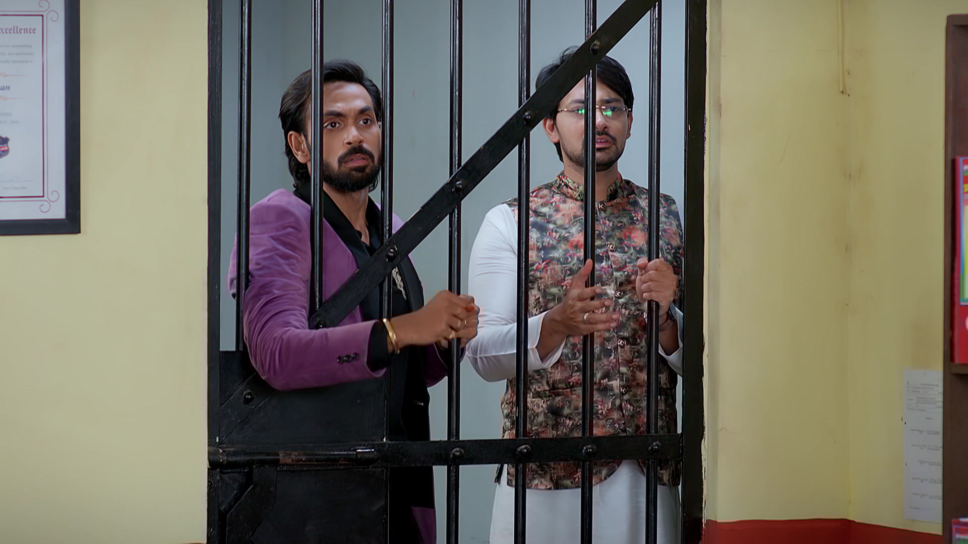 Watch Kalyan, Raj Get Arrested Online