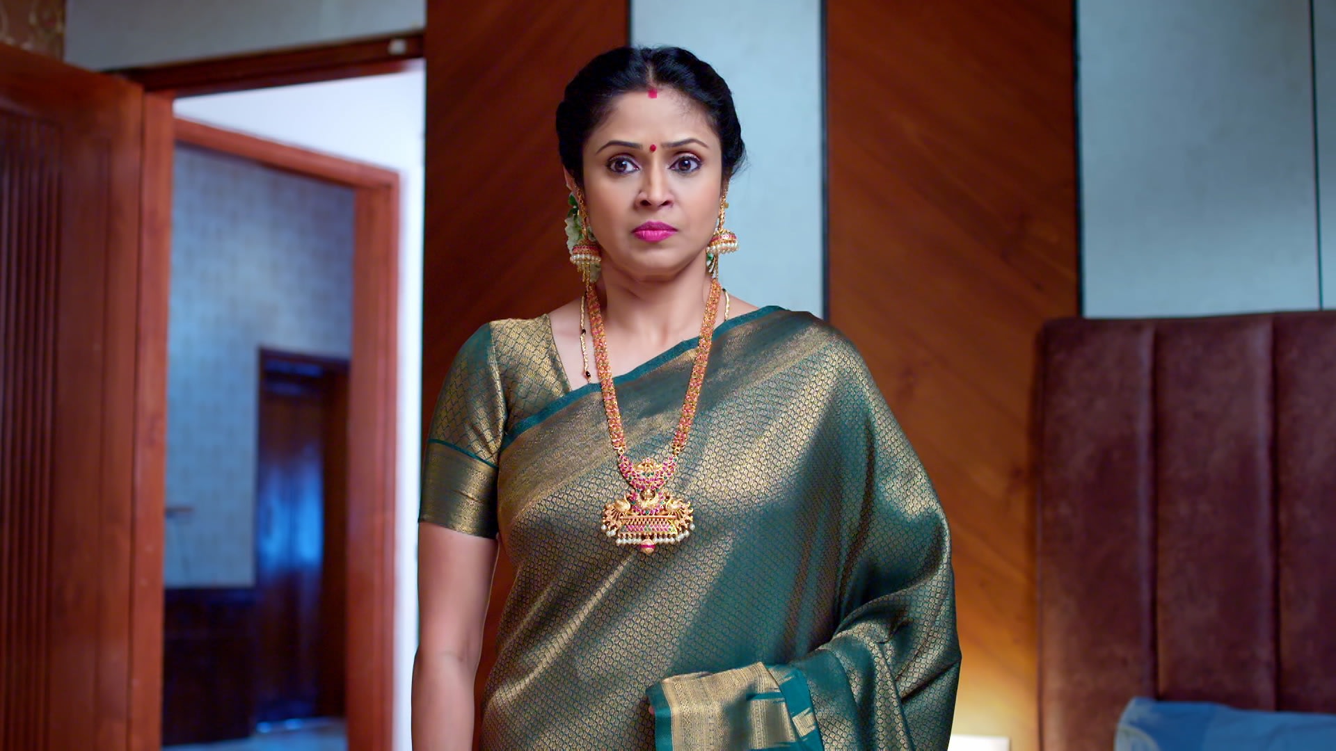 Watch Antarapata S1 Episode 262 on JioHotstar