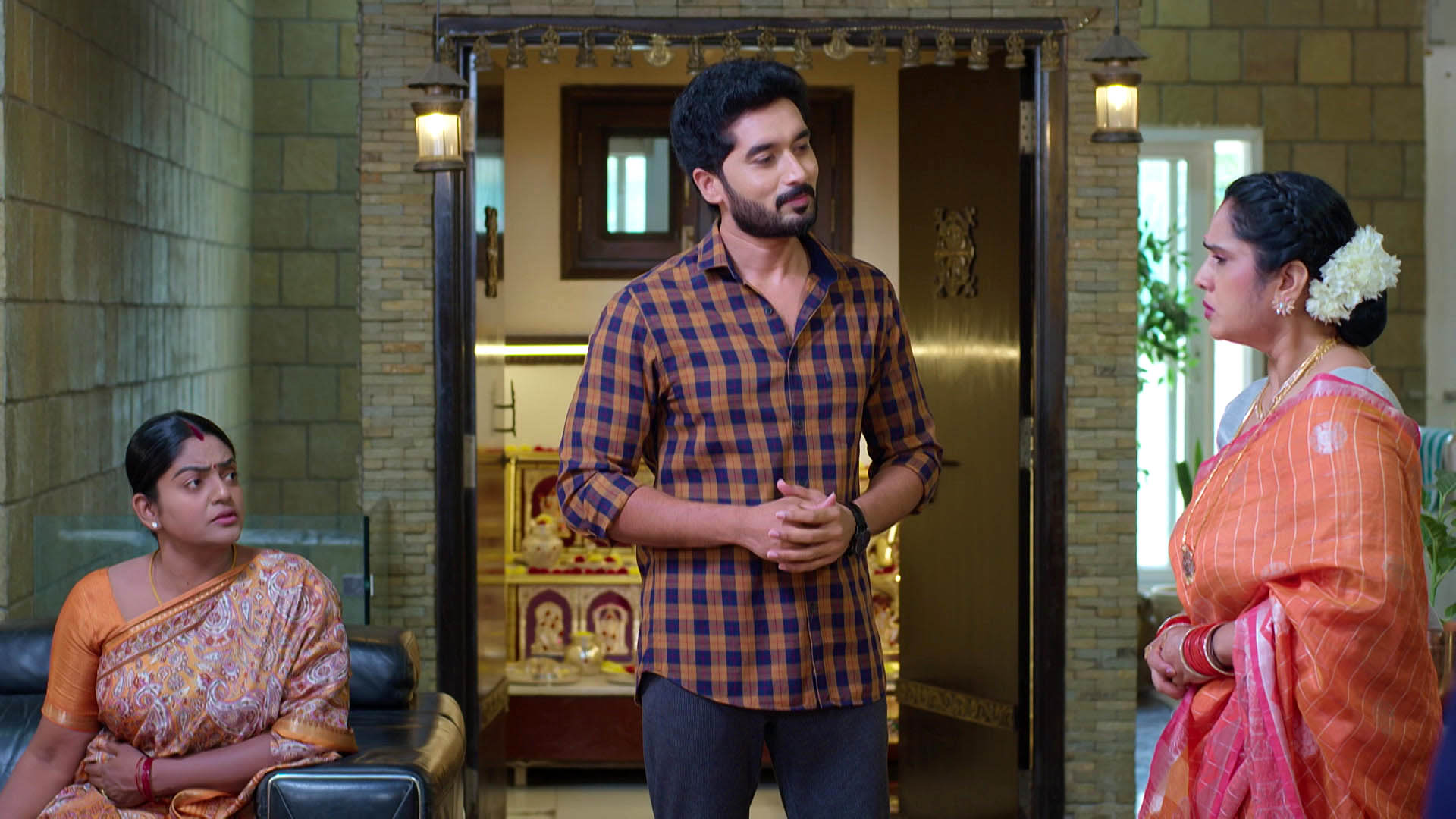 Watch Karthika Deepam - Idi Nava Vasantham Episode 355 on JioHotstar