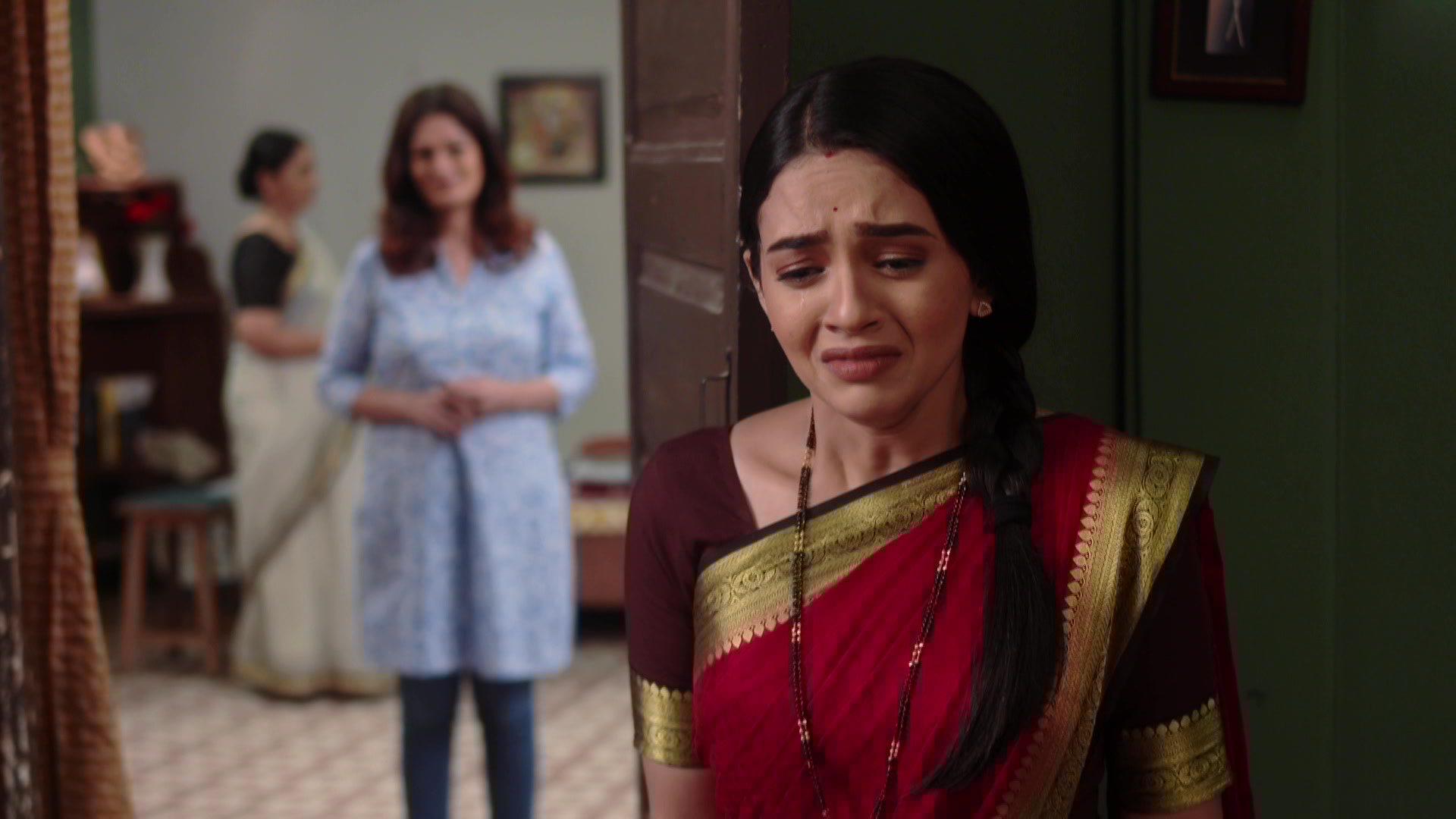 Watch Aboli Episode 464 on JioHotstar