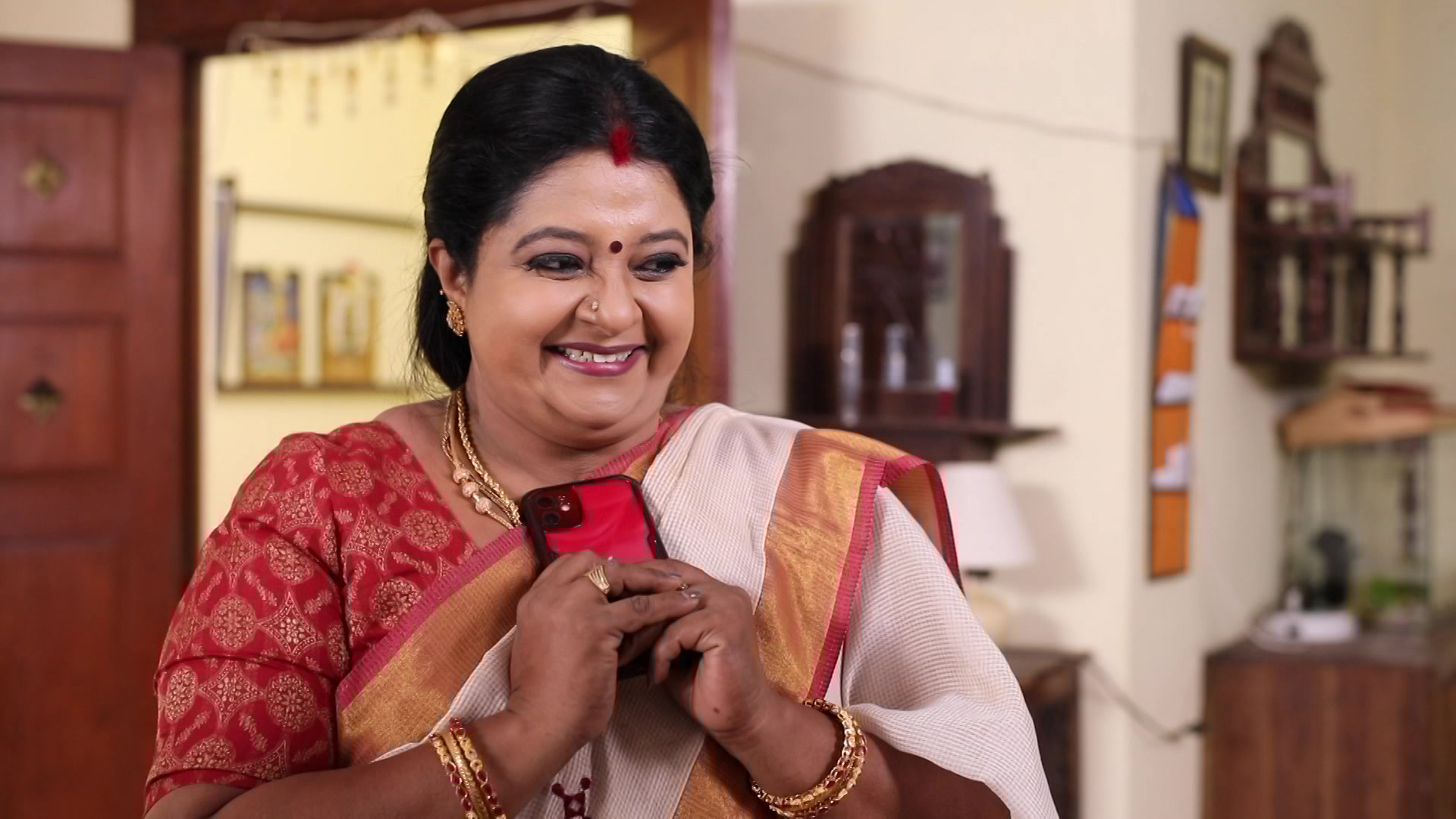 Watch siragadikka-aasai All Episodes | Watcho