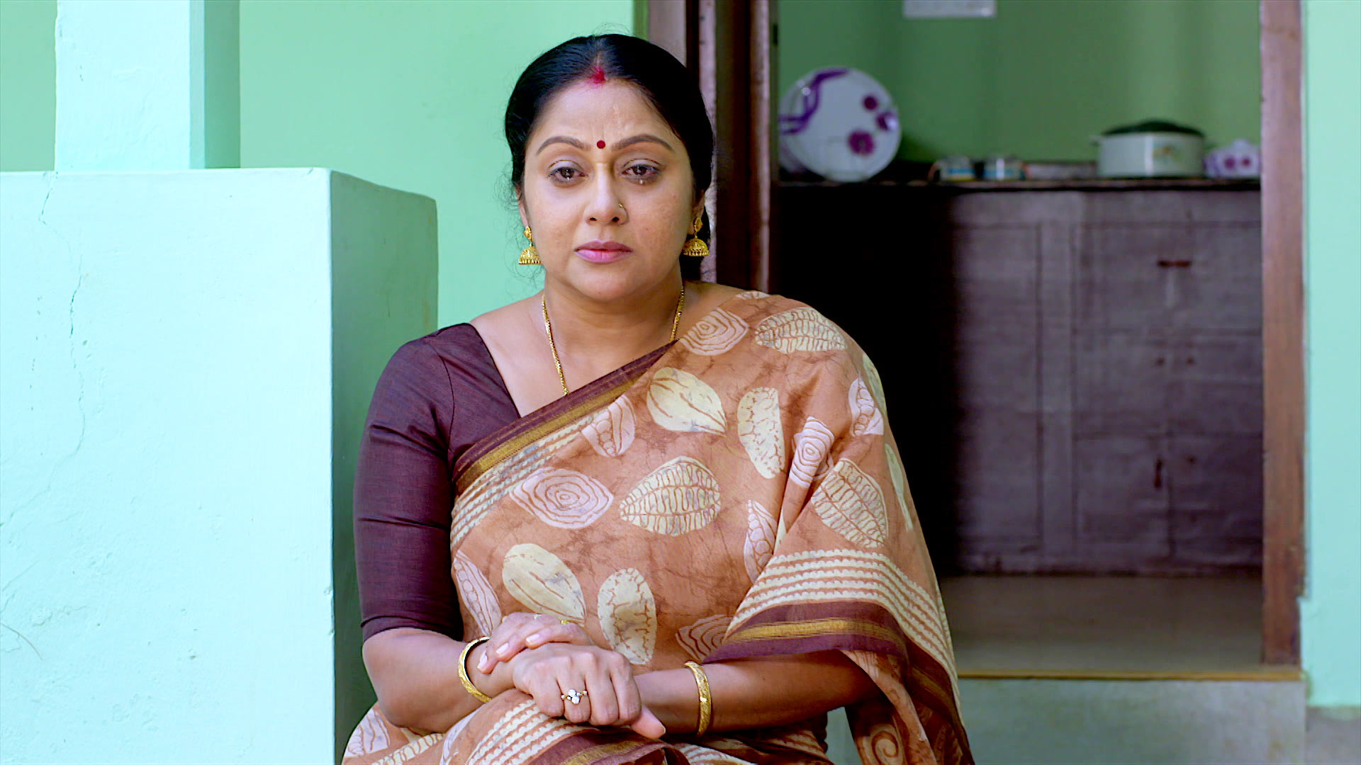 Watch Sreedevi Blames Herself Online