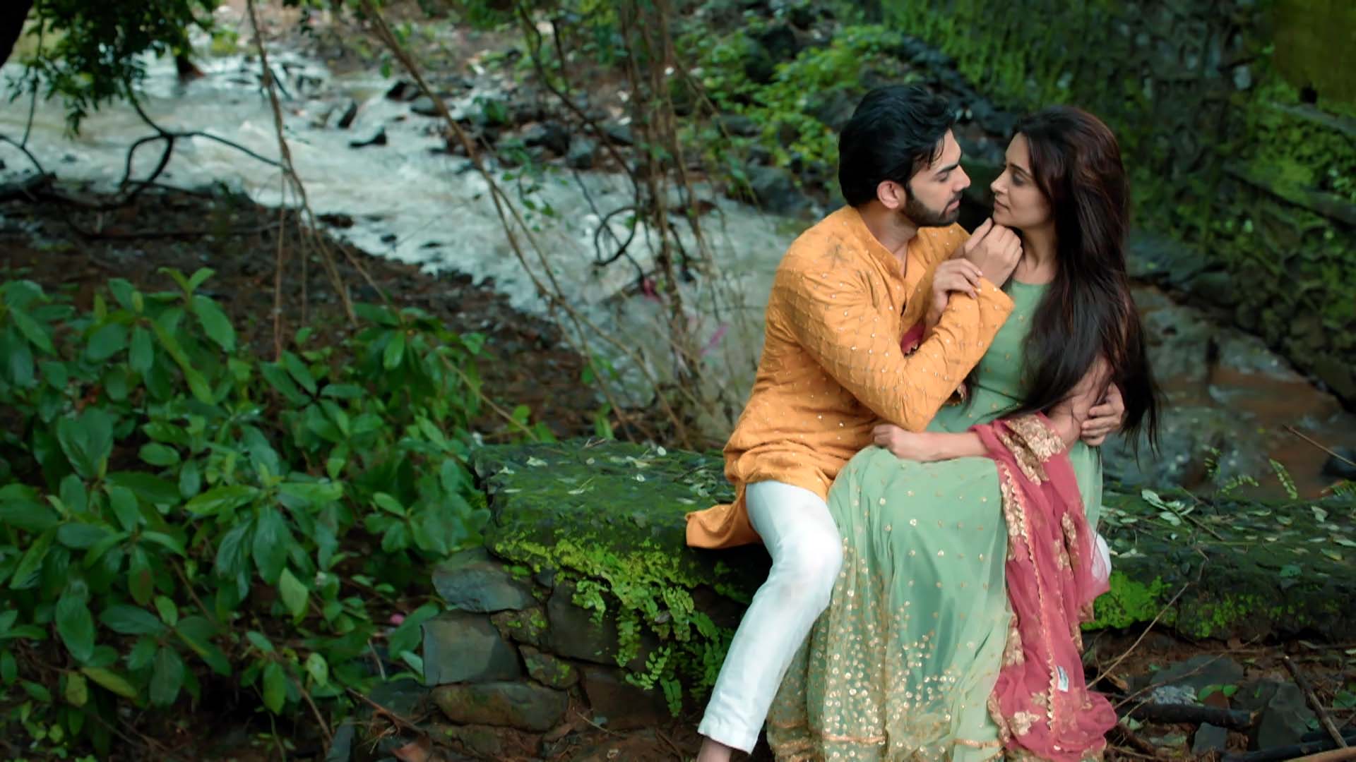 Watch Does Rohit Love Sonakshi? Online