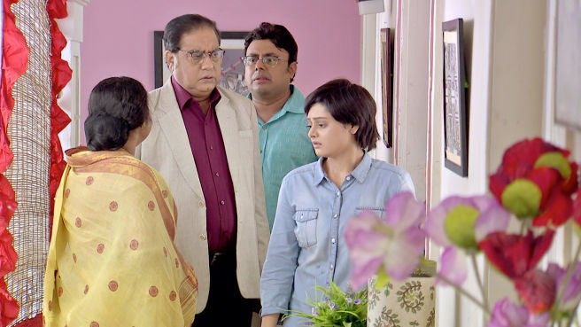 Watch Mukhoser Araley S1 Episode 5 on JioHotstar