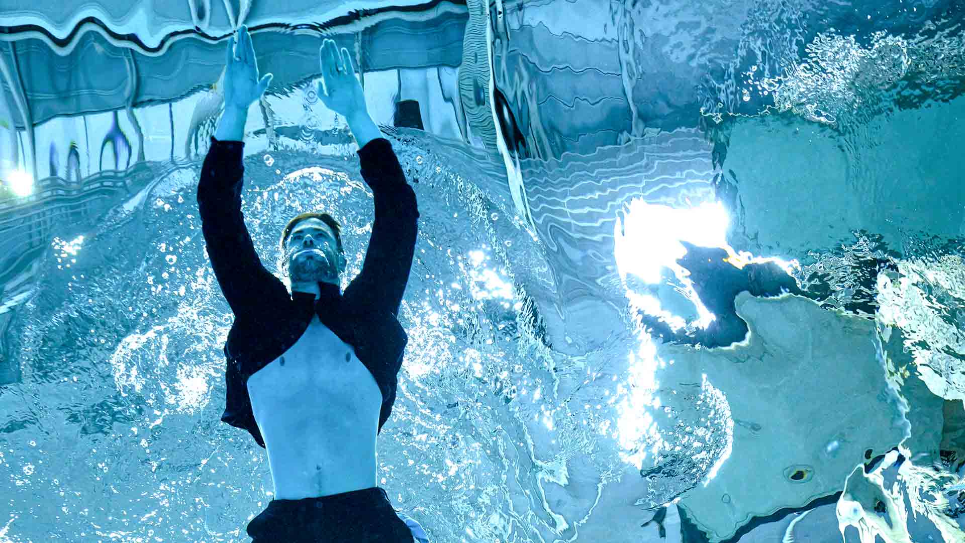 Watch limitless-with-chris-hemsworth All Episodes | Watcho