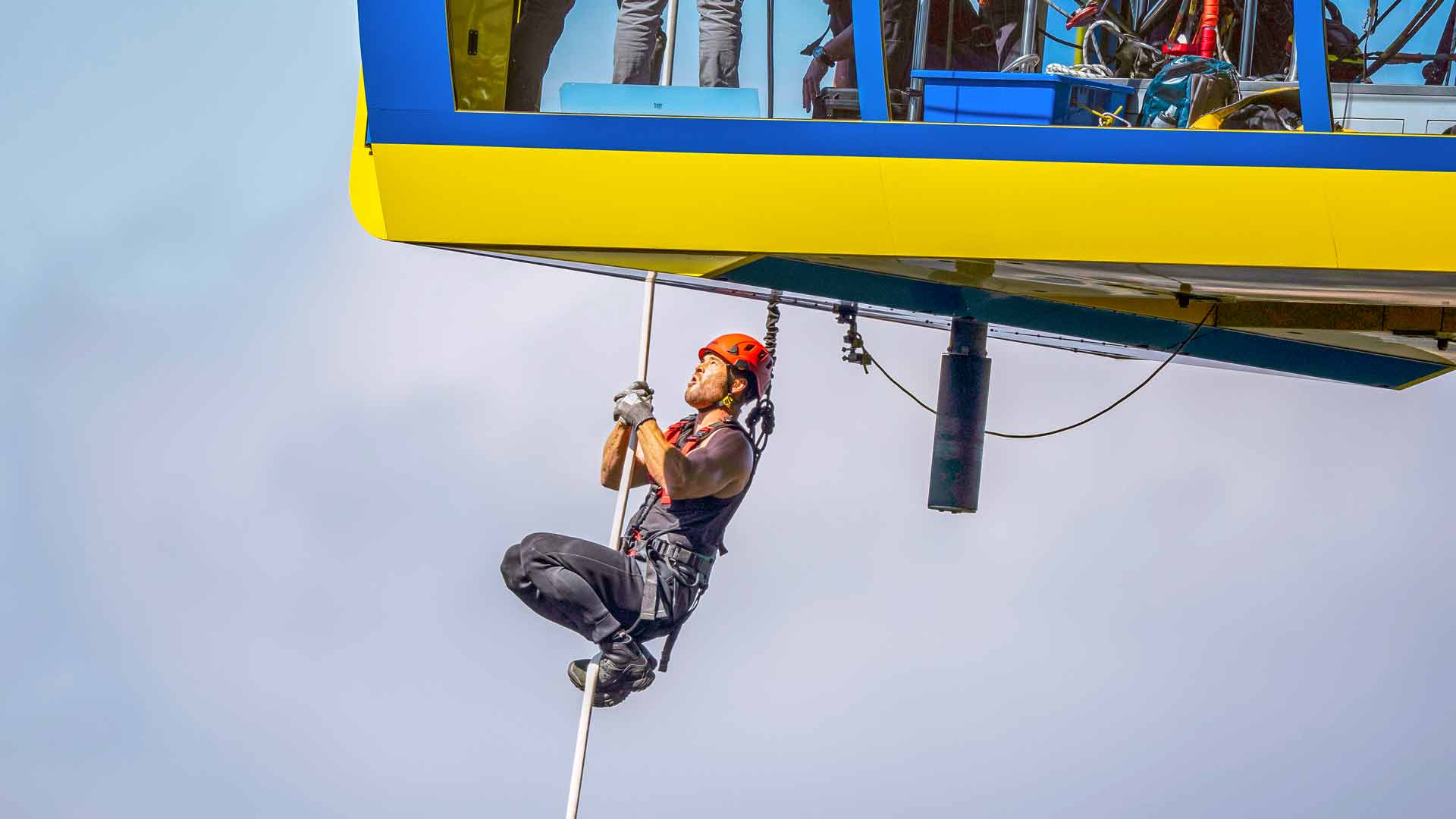 Watch limitless-with-chris-hemsworth All Episodes | Watcho