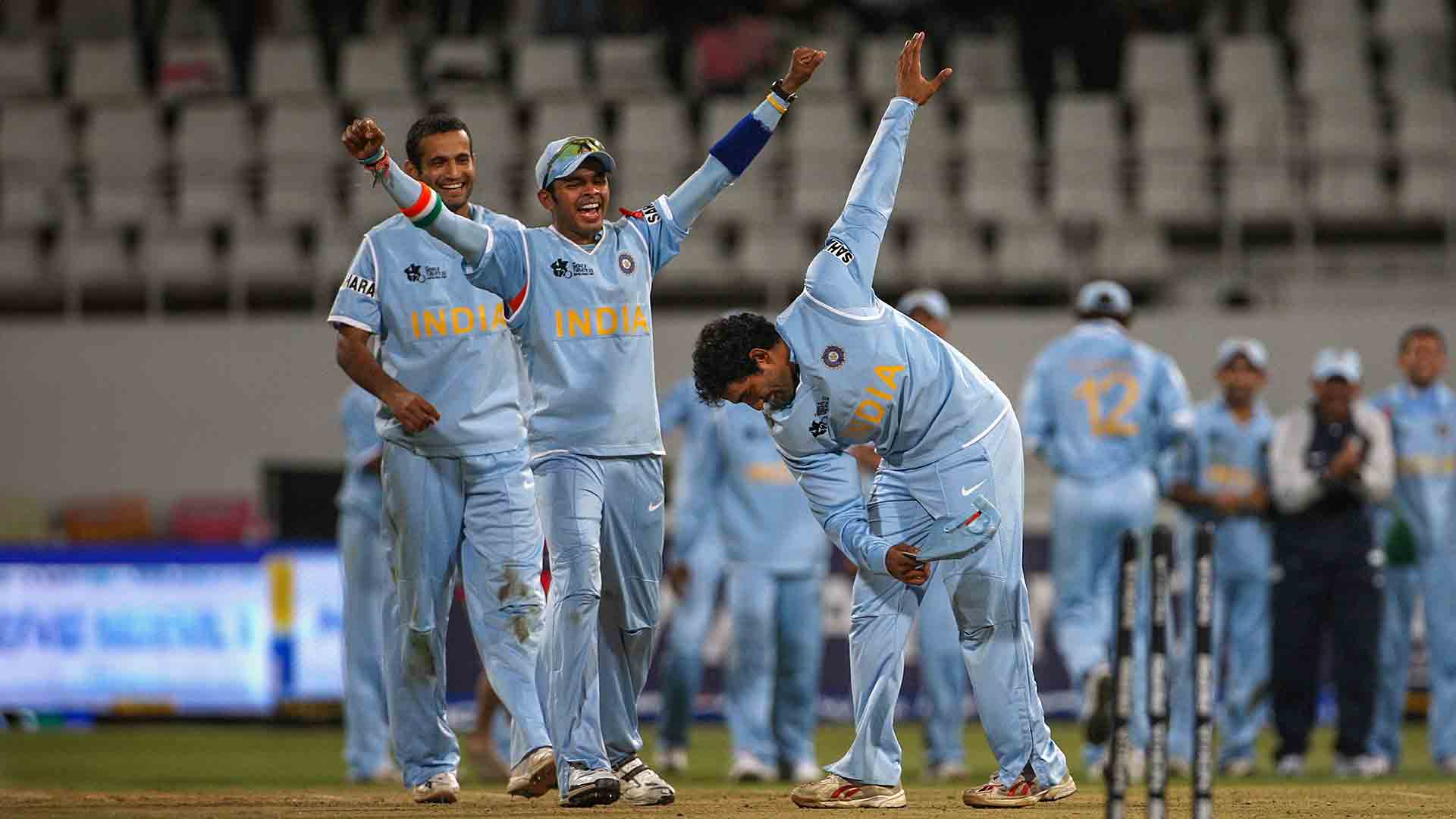 Relive IND vs PAK Historic Bowl-out