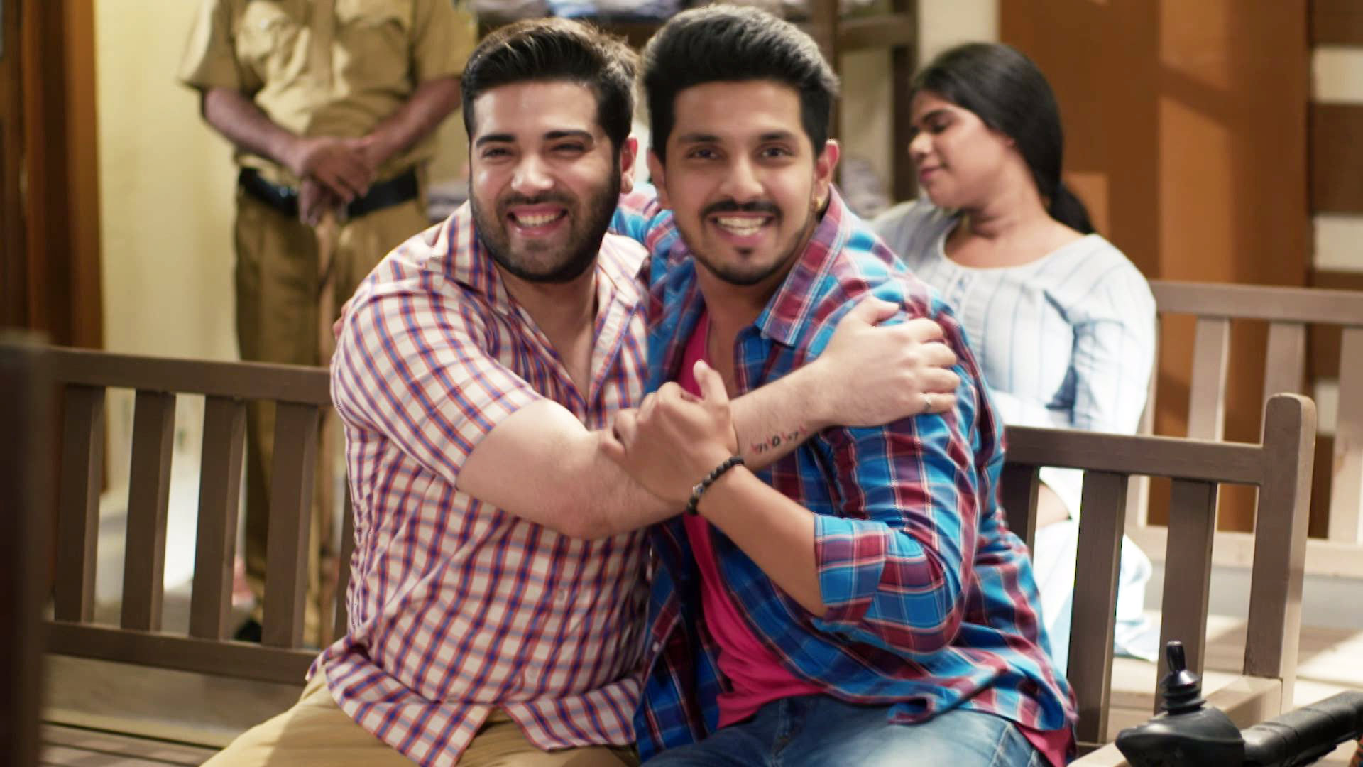 Watch Pandya Store S1 Episode 733 on JioHotstar