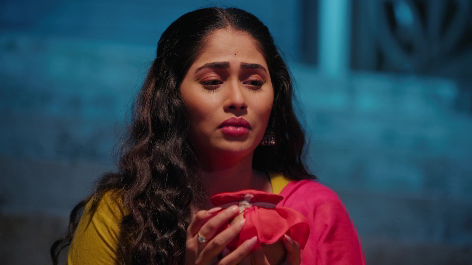 Watch Aboli Episode 1086 on JioHotstar