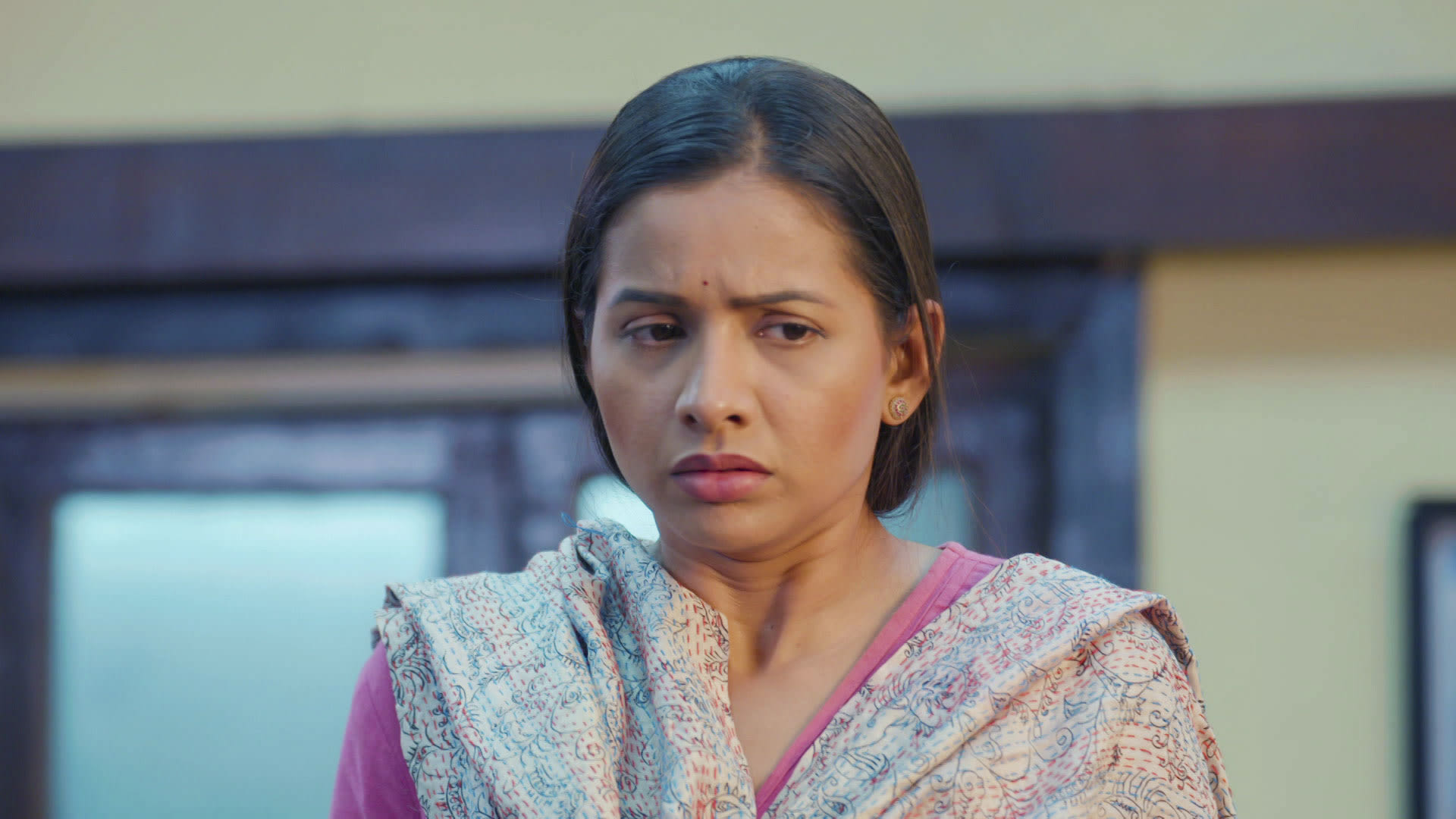 Watch Aboli S1 Episode 1055 on JioHotstar