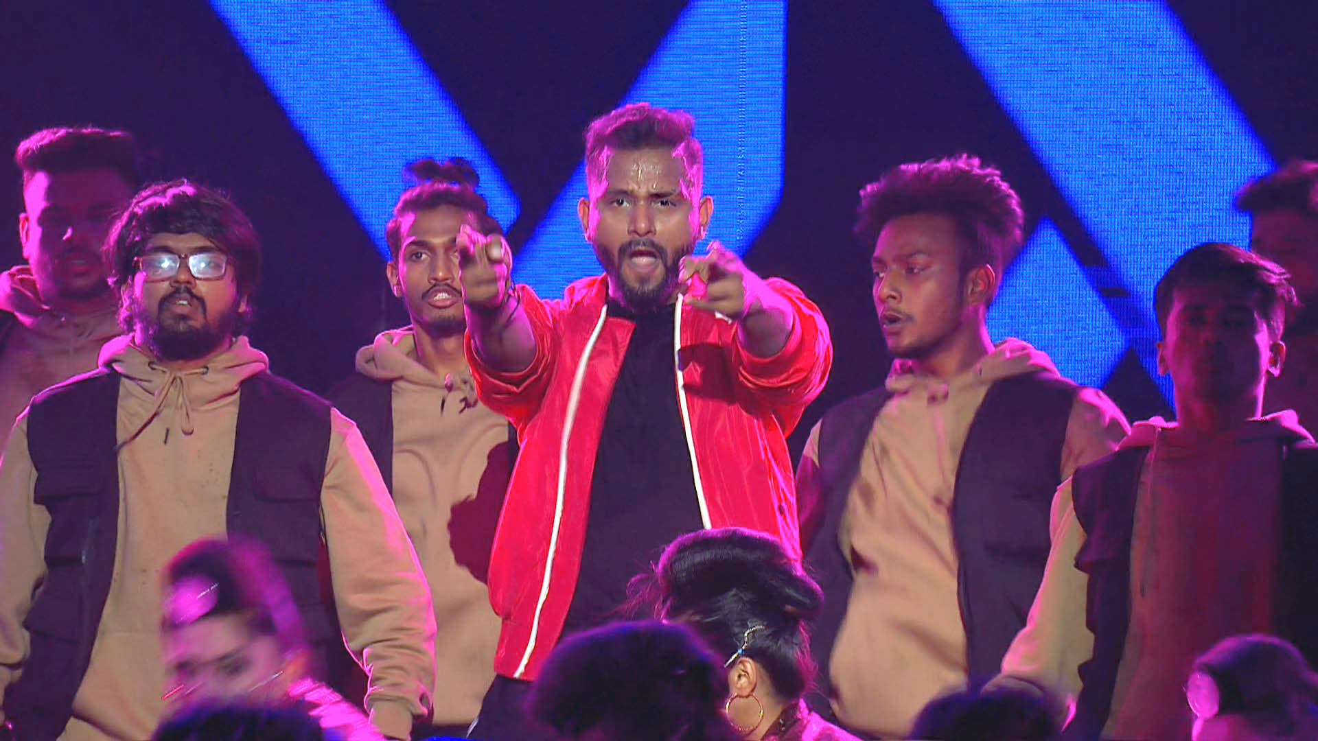 E2 - Suresh, Karishma Light up the Stage - JioHotstar