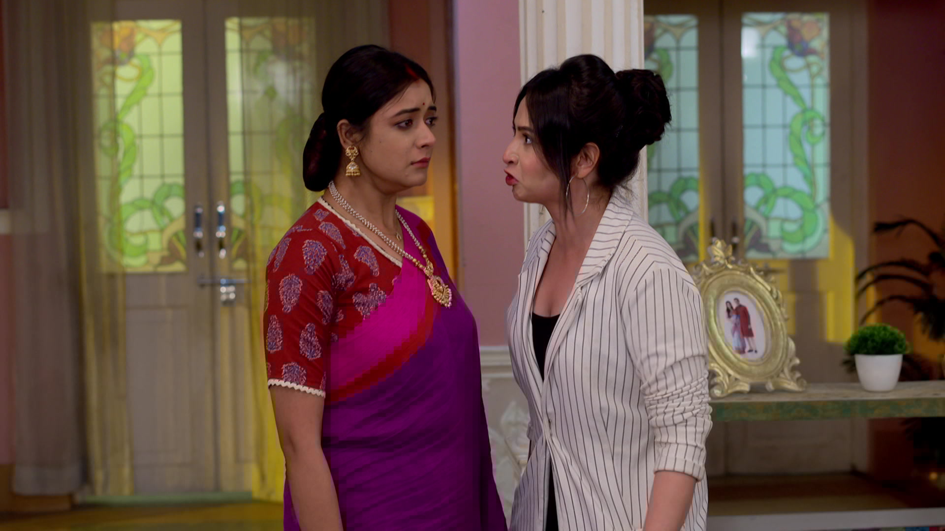 Watch Gaatchora S1 Episode 595 on JioHotstar