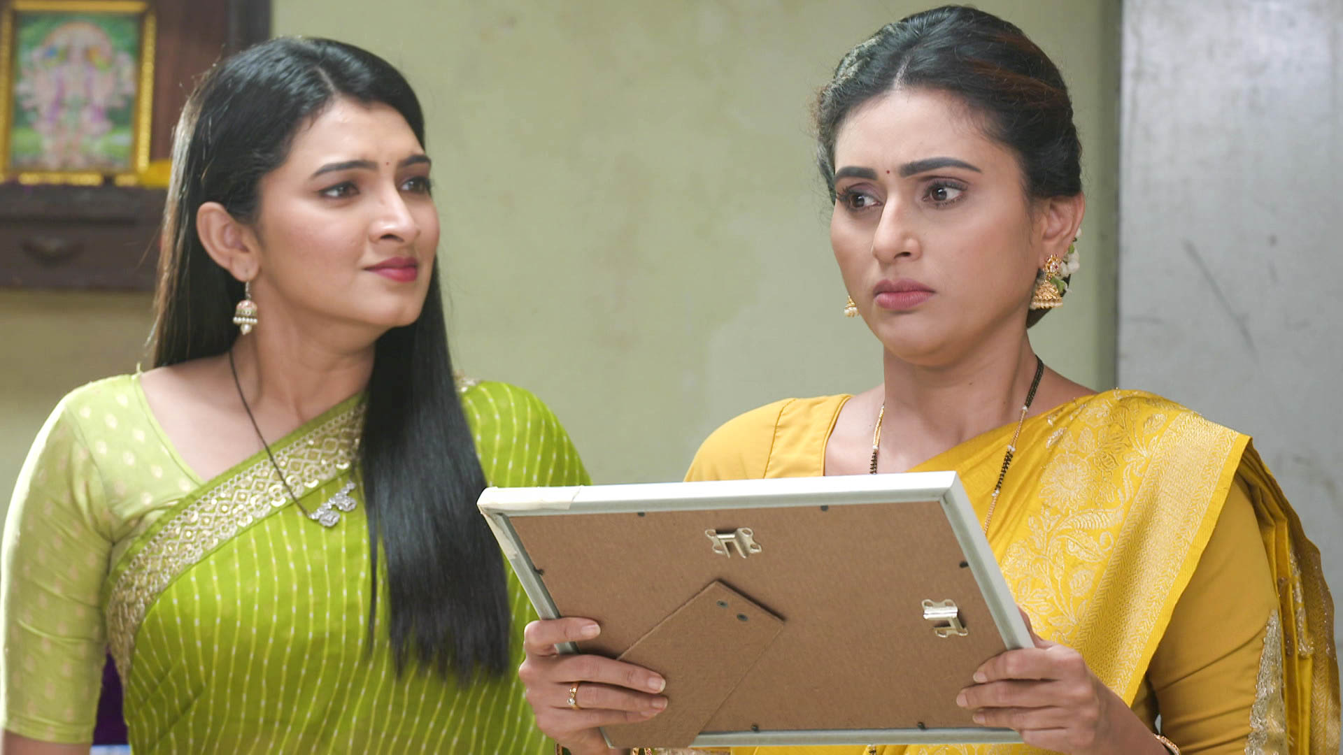 Watch Gharo Ghari Maatichya Chuli S1 Episode 481 on JioHotstar