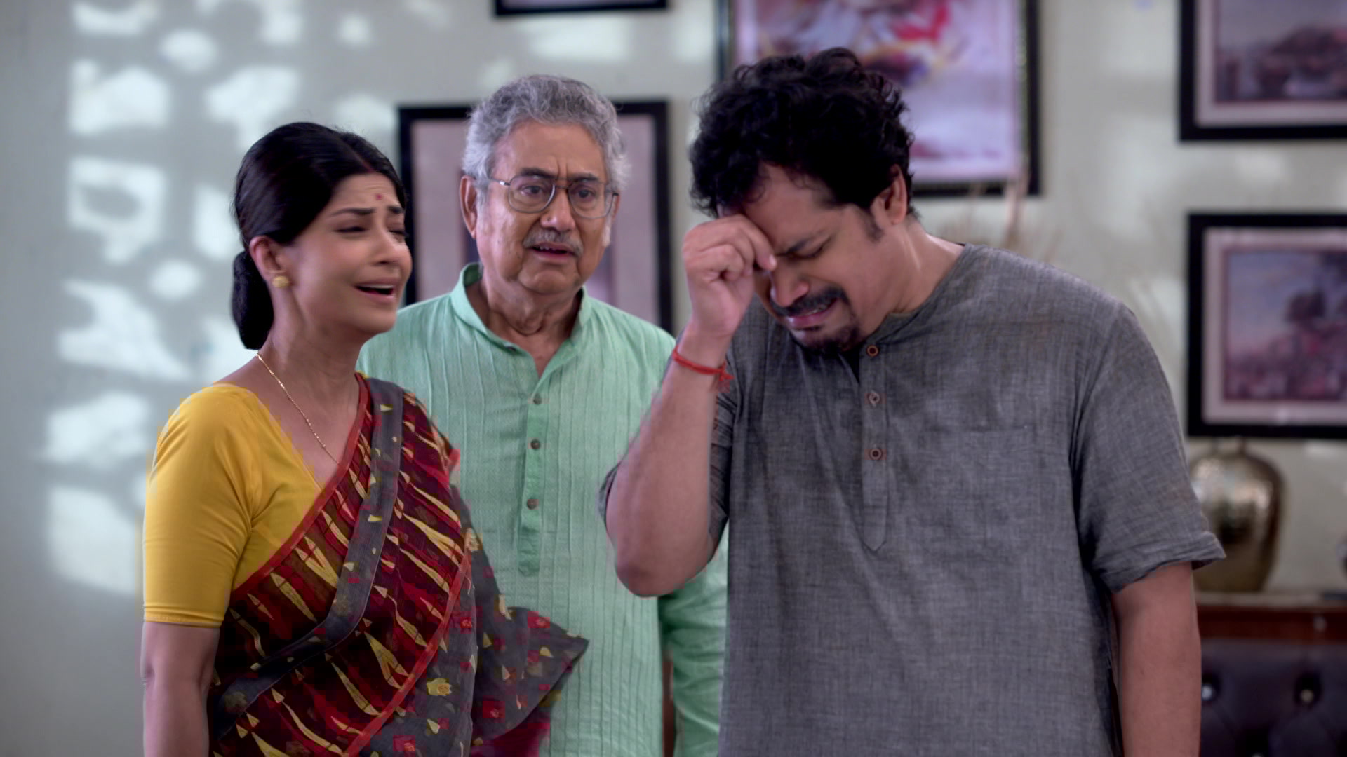 Watch Bangla Medium S1 Episode 305 on JioHotstar