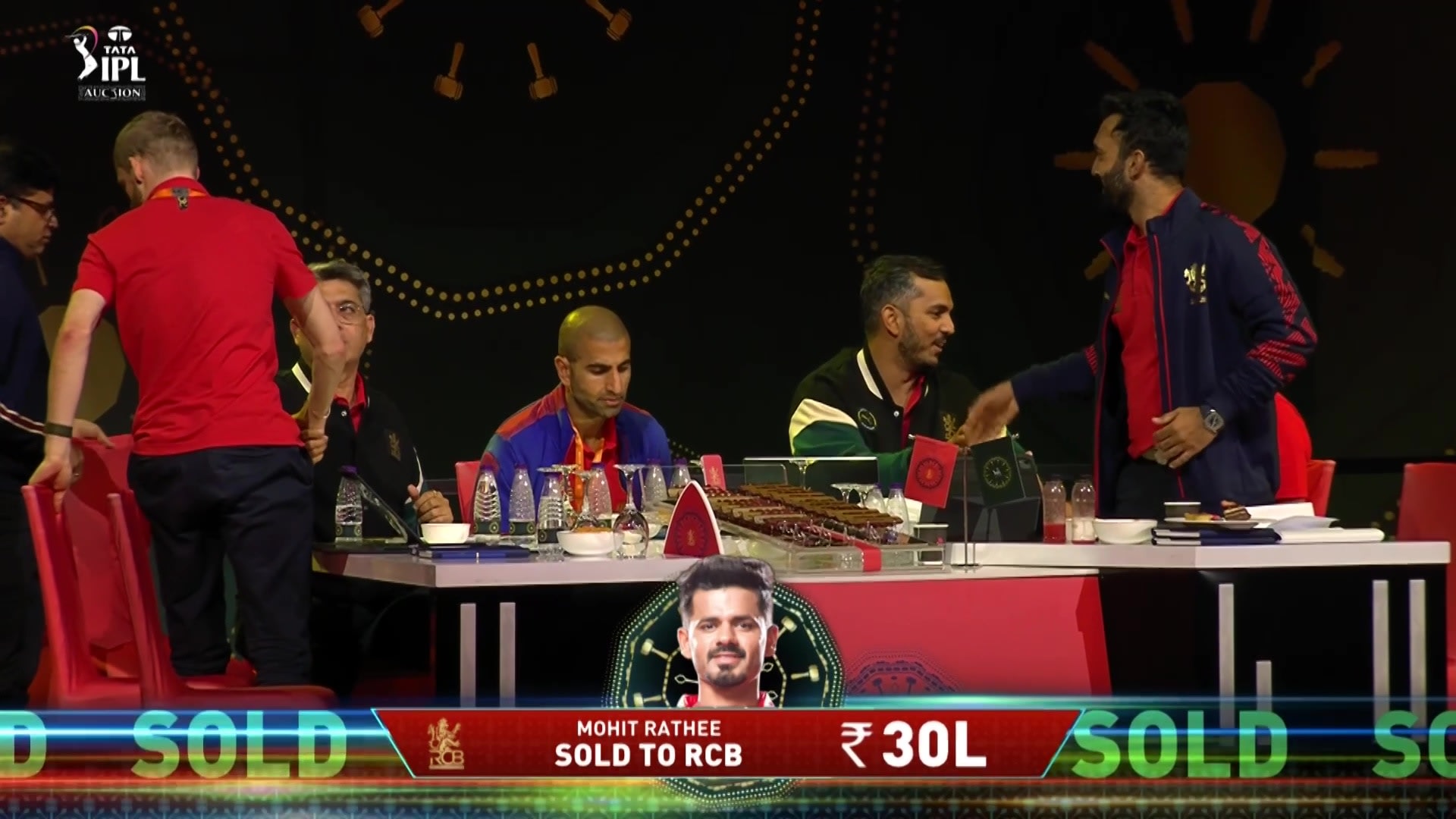 30 L! RCB Grab Rathee