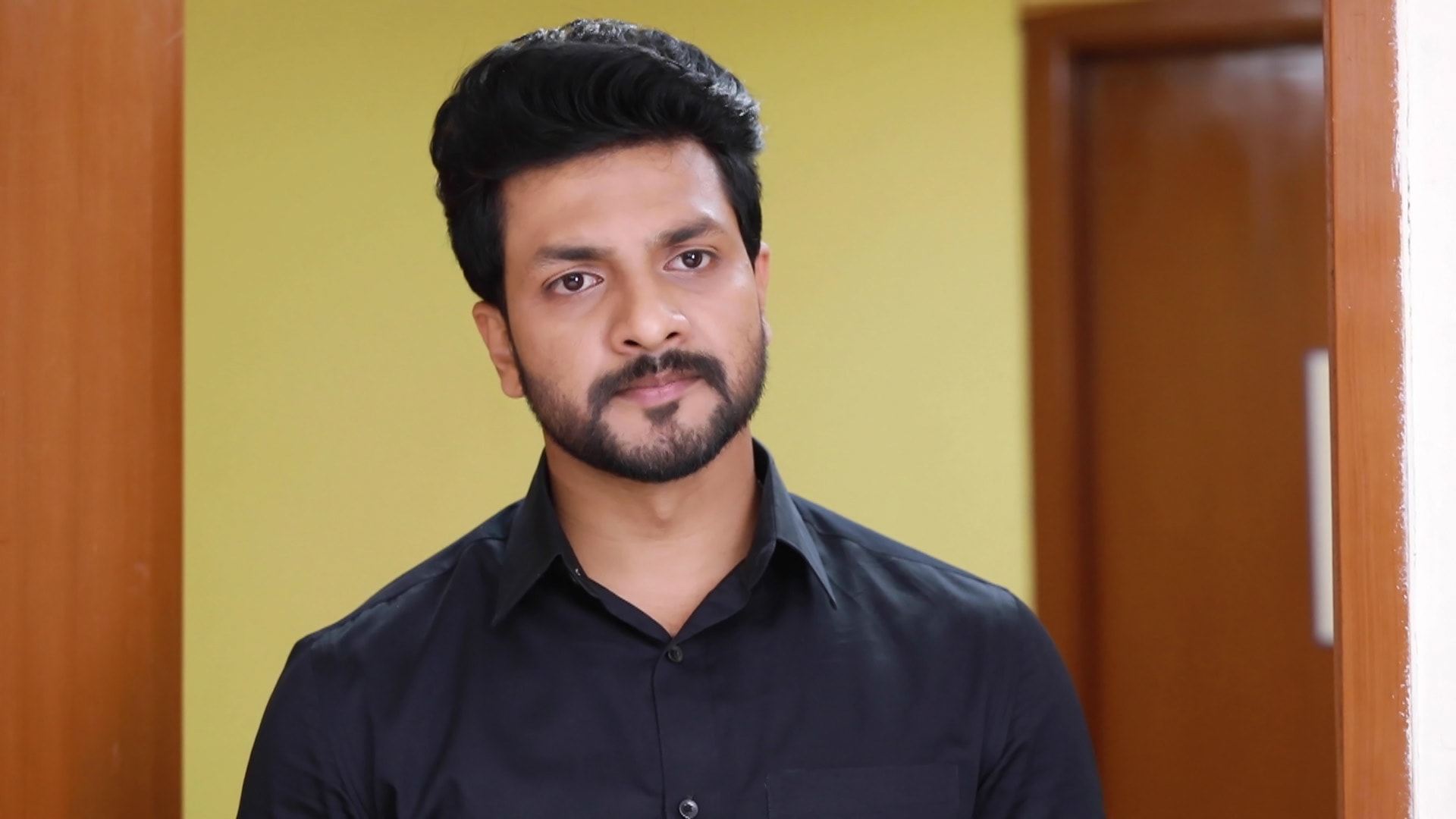 Watch Kaatrukkenna Veli Episode 45 on JioHotstar