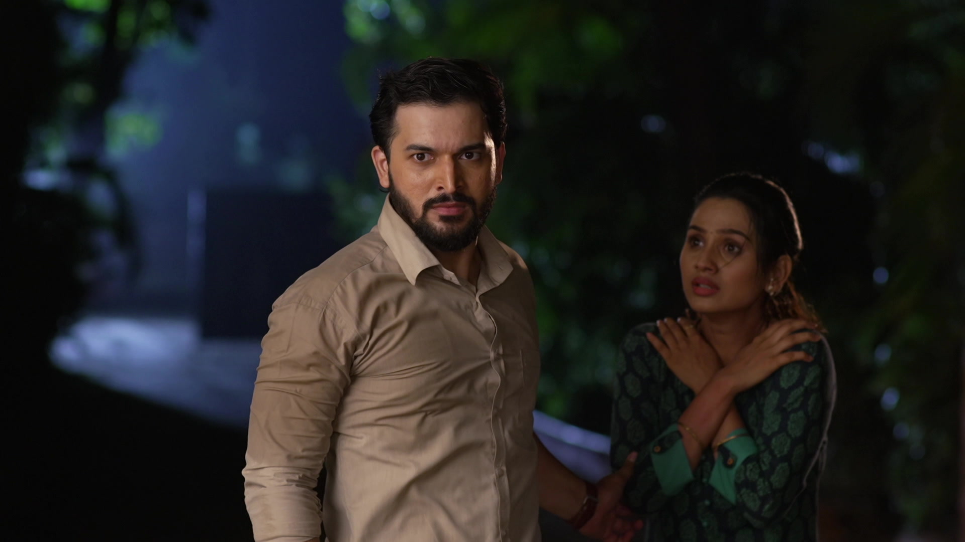 Watch Man Dhaga Dhaga Jodte Nava S1 Episode 37 on JioHotstar