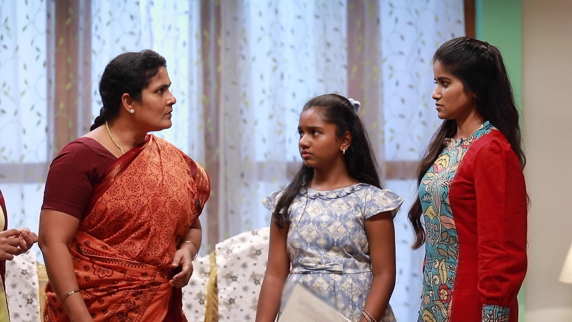 Watch mahanadhi All Episodes | Watcho