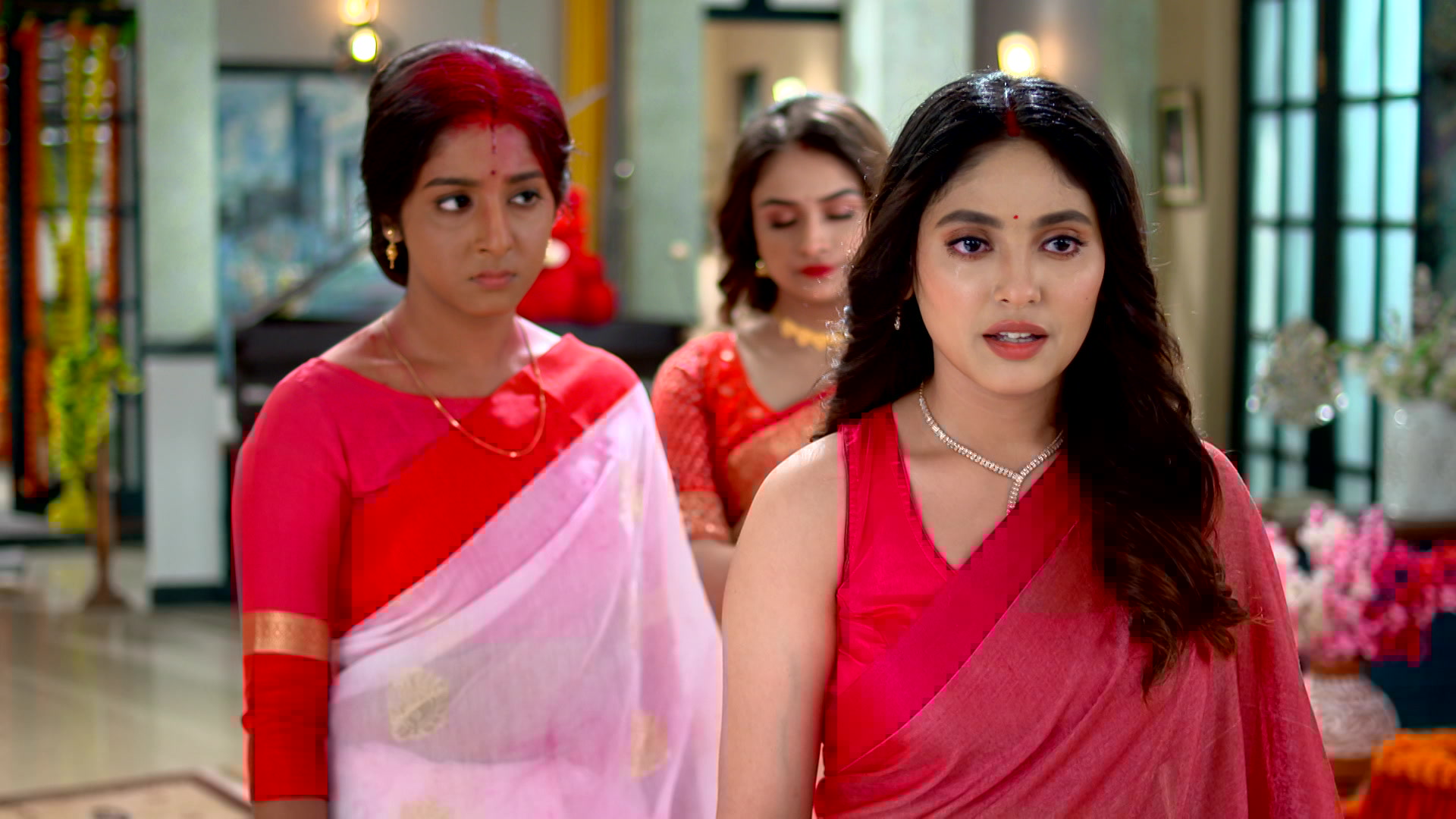 Watch Anurager Chhowa Episode 720 on JioHotstar