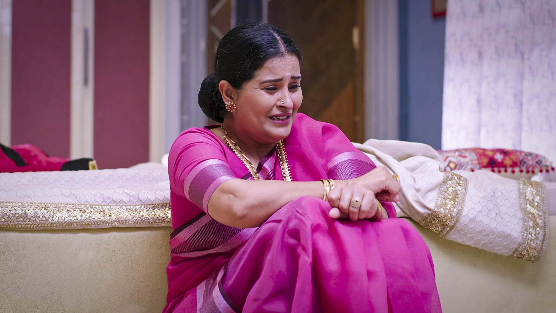 Watch Gowri Shankara S1 Episode 599 on JioHotstar