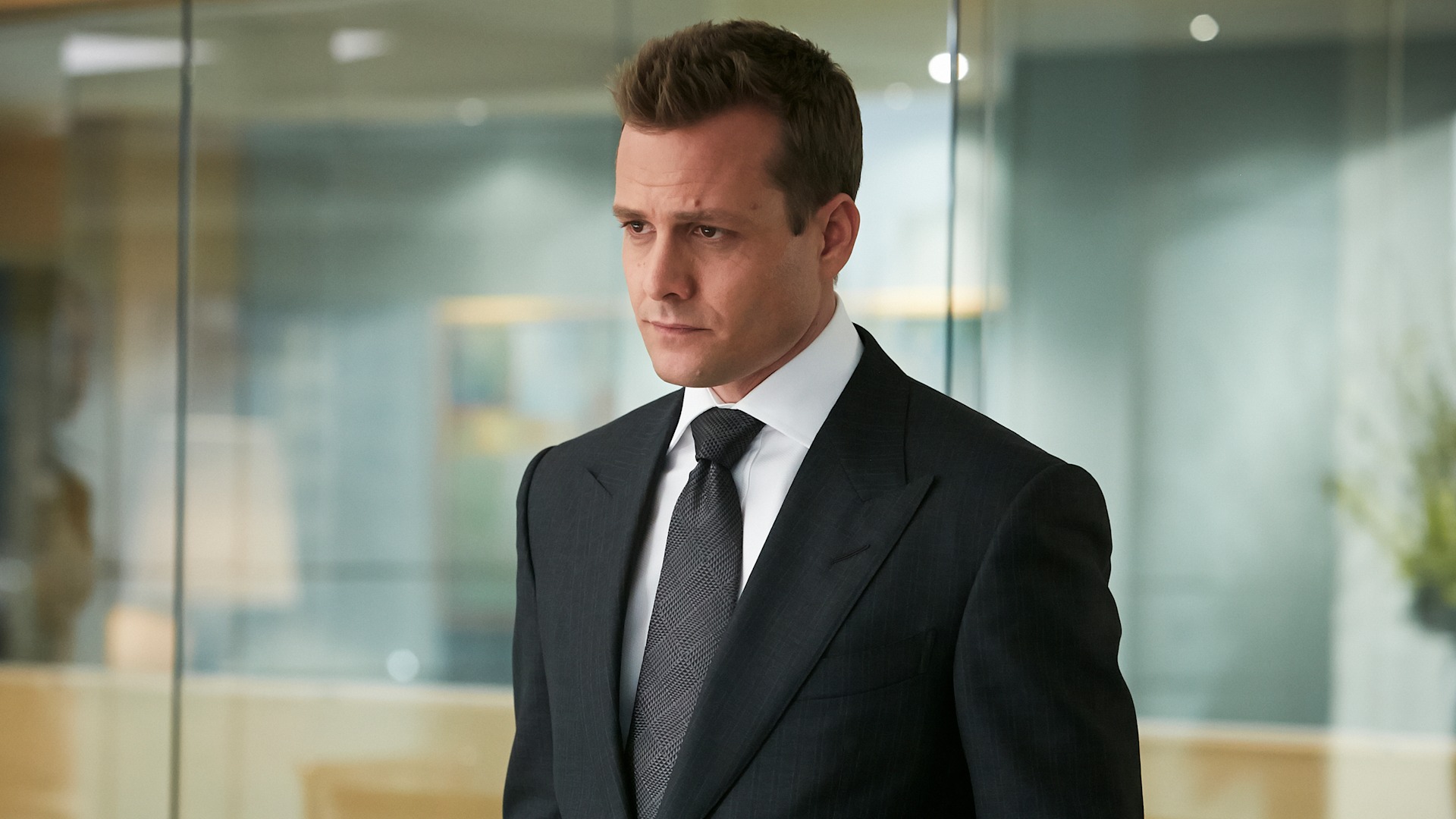 Watch Suits S4 Episode 1 on Disney+