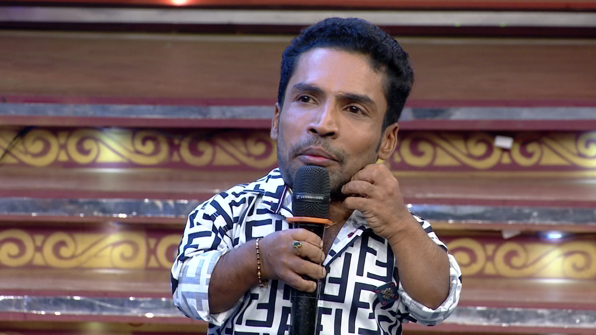 Watch Comedy Stars Episode 424 on JioHotstar