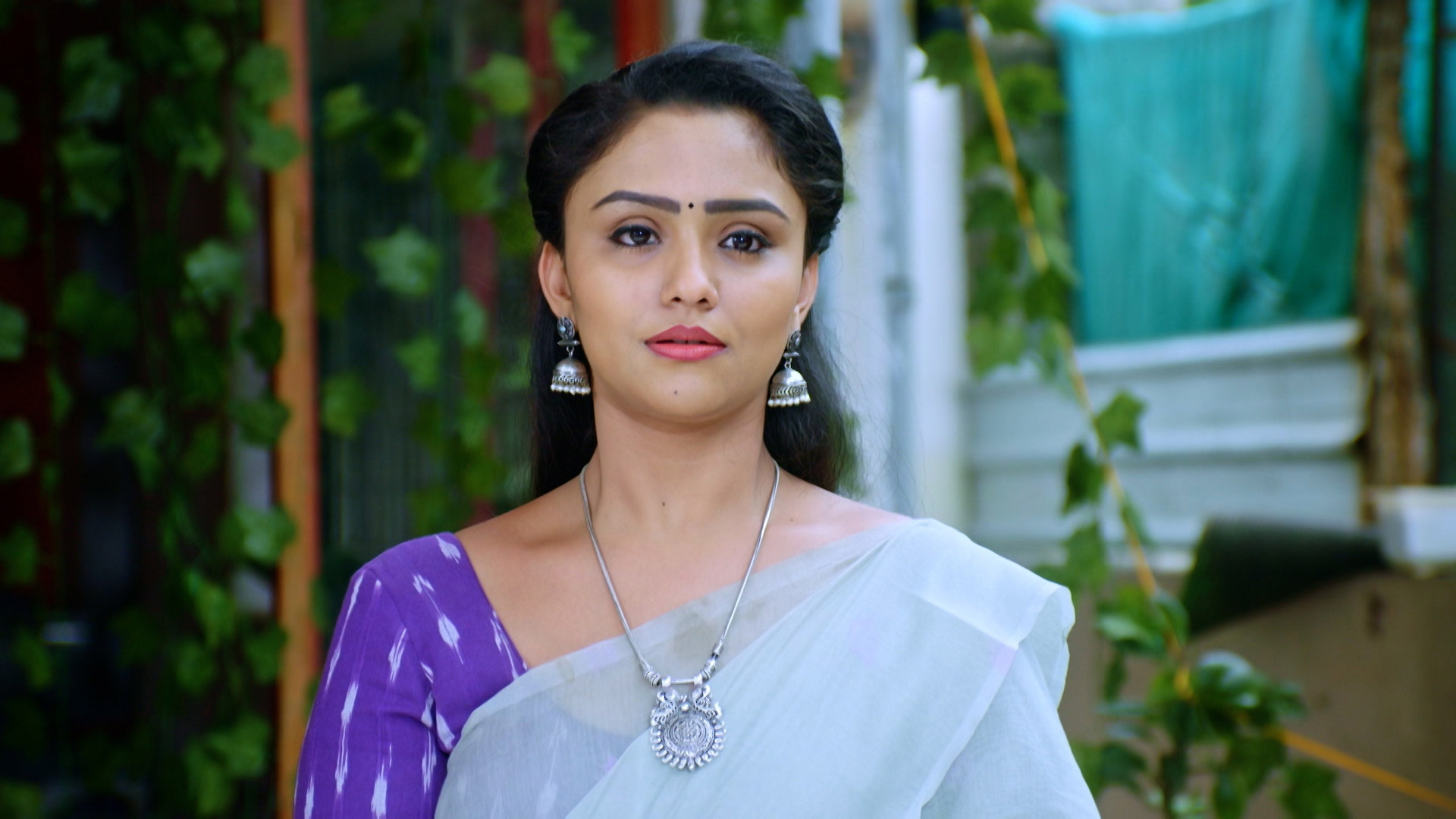 Watch Vadhu Episode 62 on JioHotstar