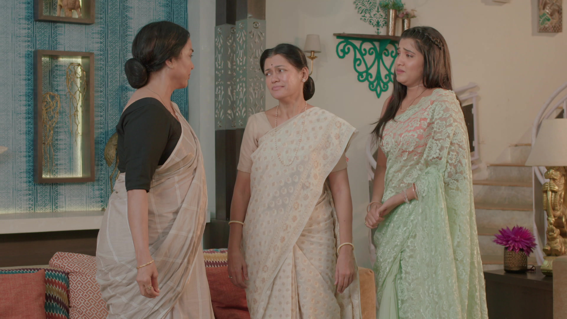 Watch Man Dhaga Dhaga Jodte Nava S1 Episode 334 on JioHotstar