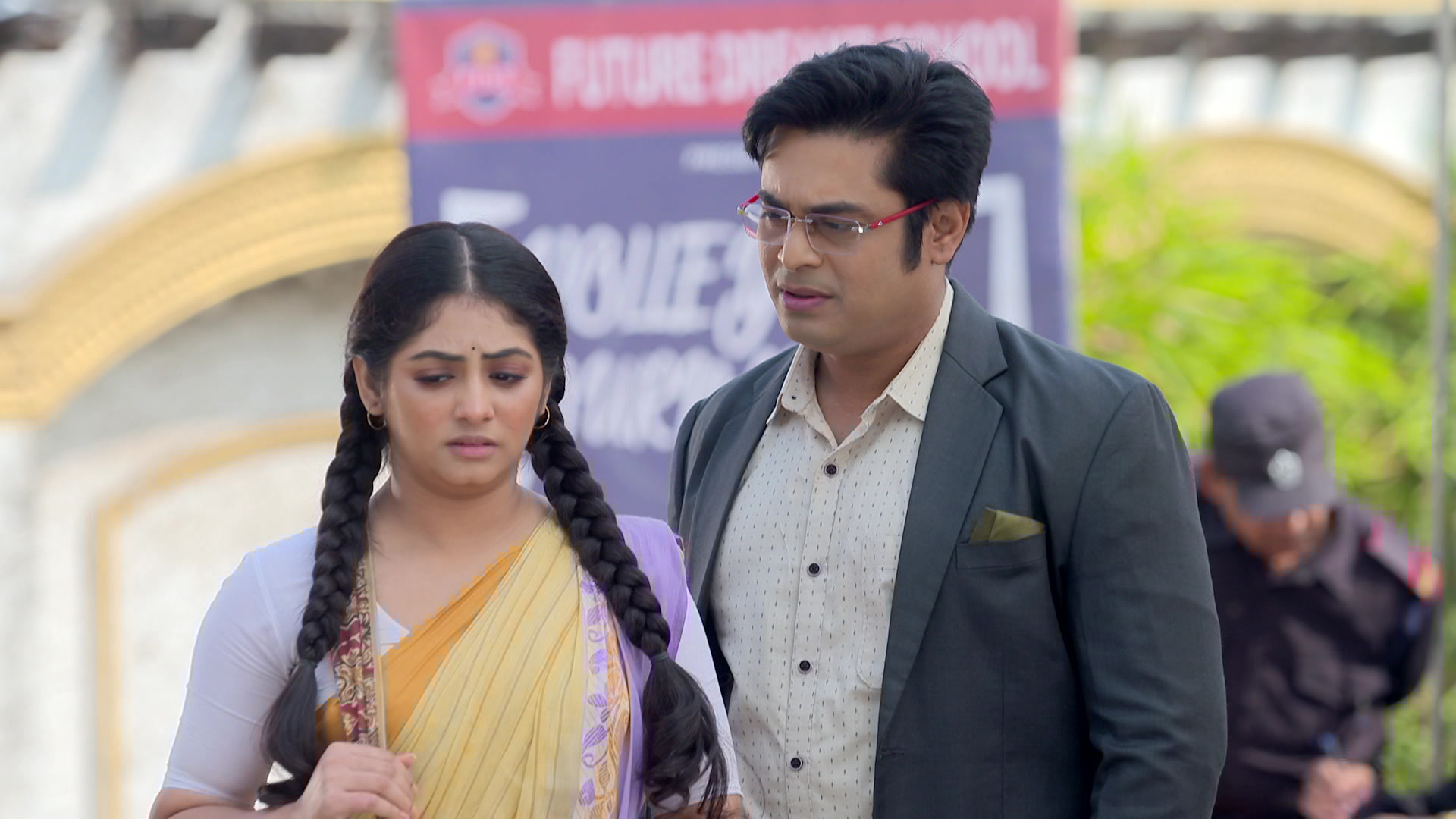 Watch Bangla Medium S1 Episode 33 on JioHotstar