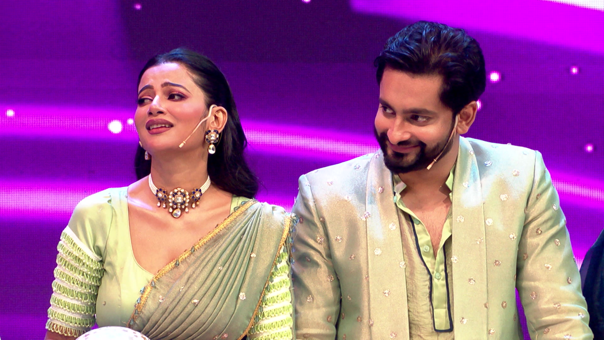 Watch Robibaar Shonge Jalsha Parivaar S1 Episode 4 on JioHotstar
