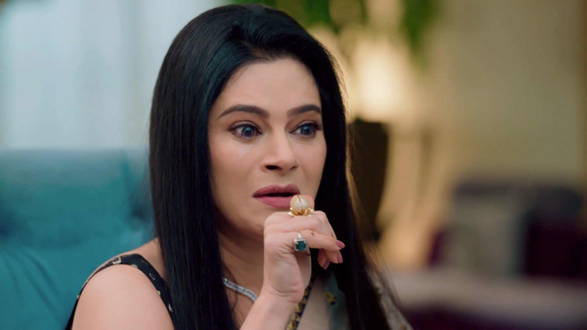 Watch New Episodes of anupama only on Watcho