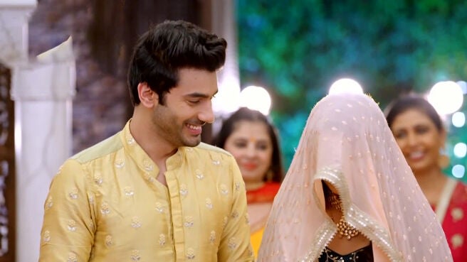 Rajeev introduces his wife - JioHotstar