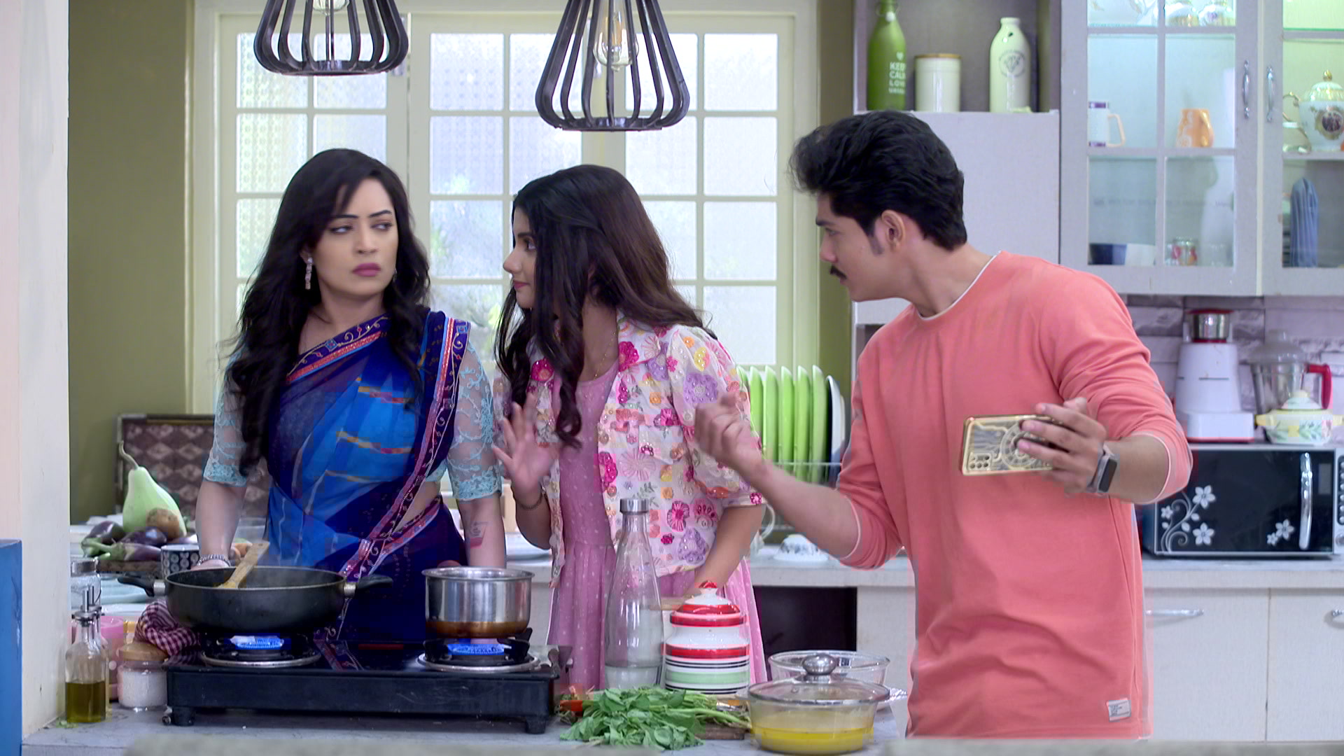 Watch Tomader Rani Episode 210 on JioHotstar