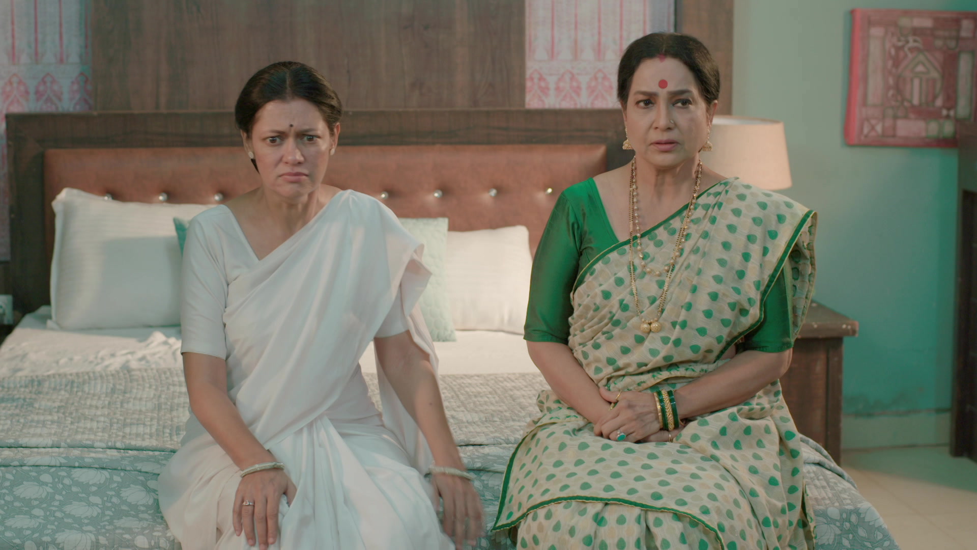 Watch Man Dhaga Dhaga Jodte Nava S1 Episode 180 on JioHotstar