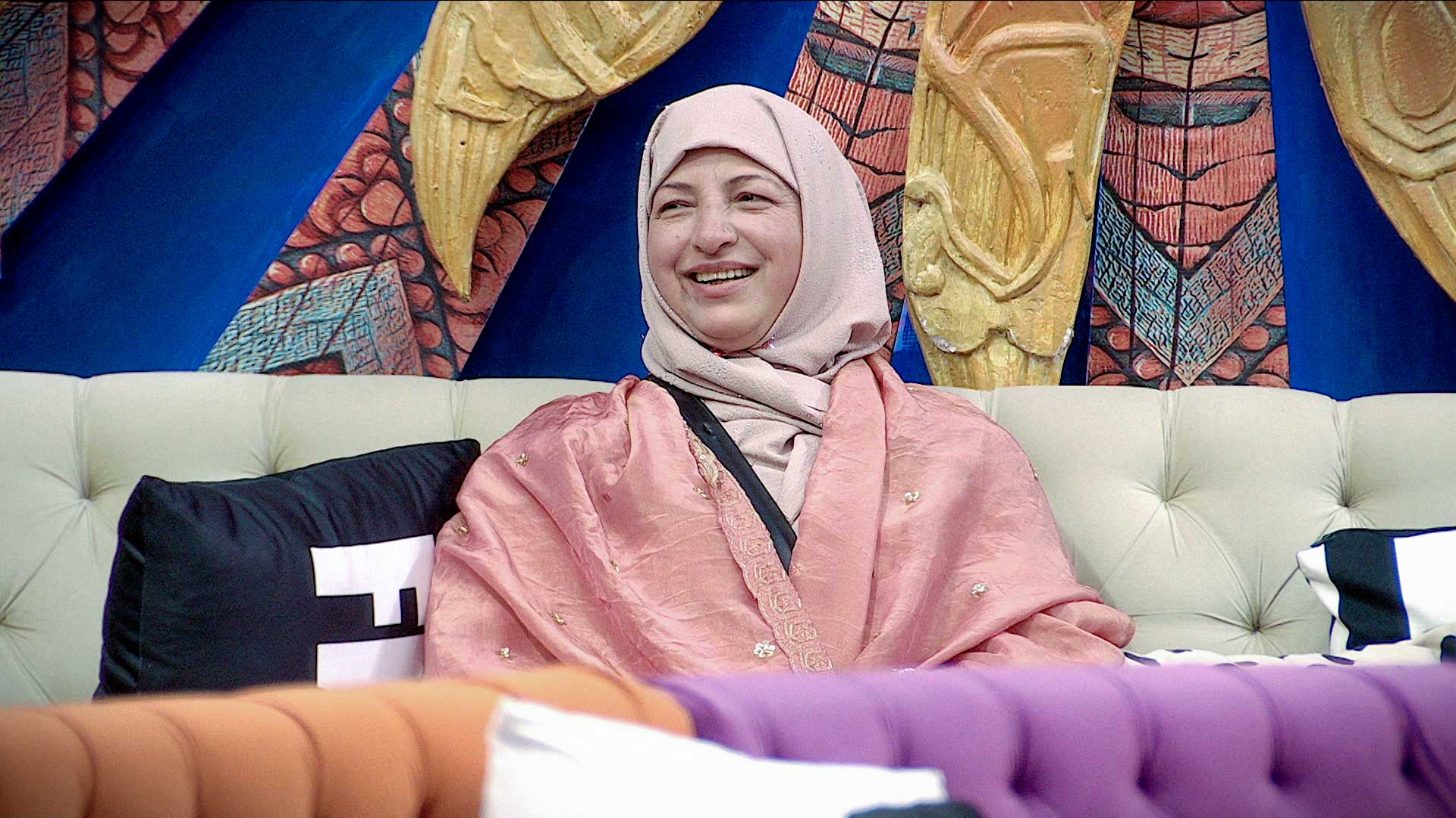 Farhana’s Mom Spreads Laughter All Around - JioHotstar