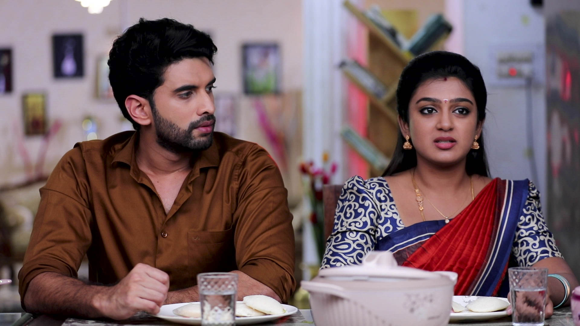 Watch Nee Naan Kaadhal S1 Episode 341 on Disney+ Hotstar