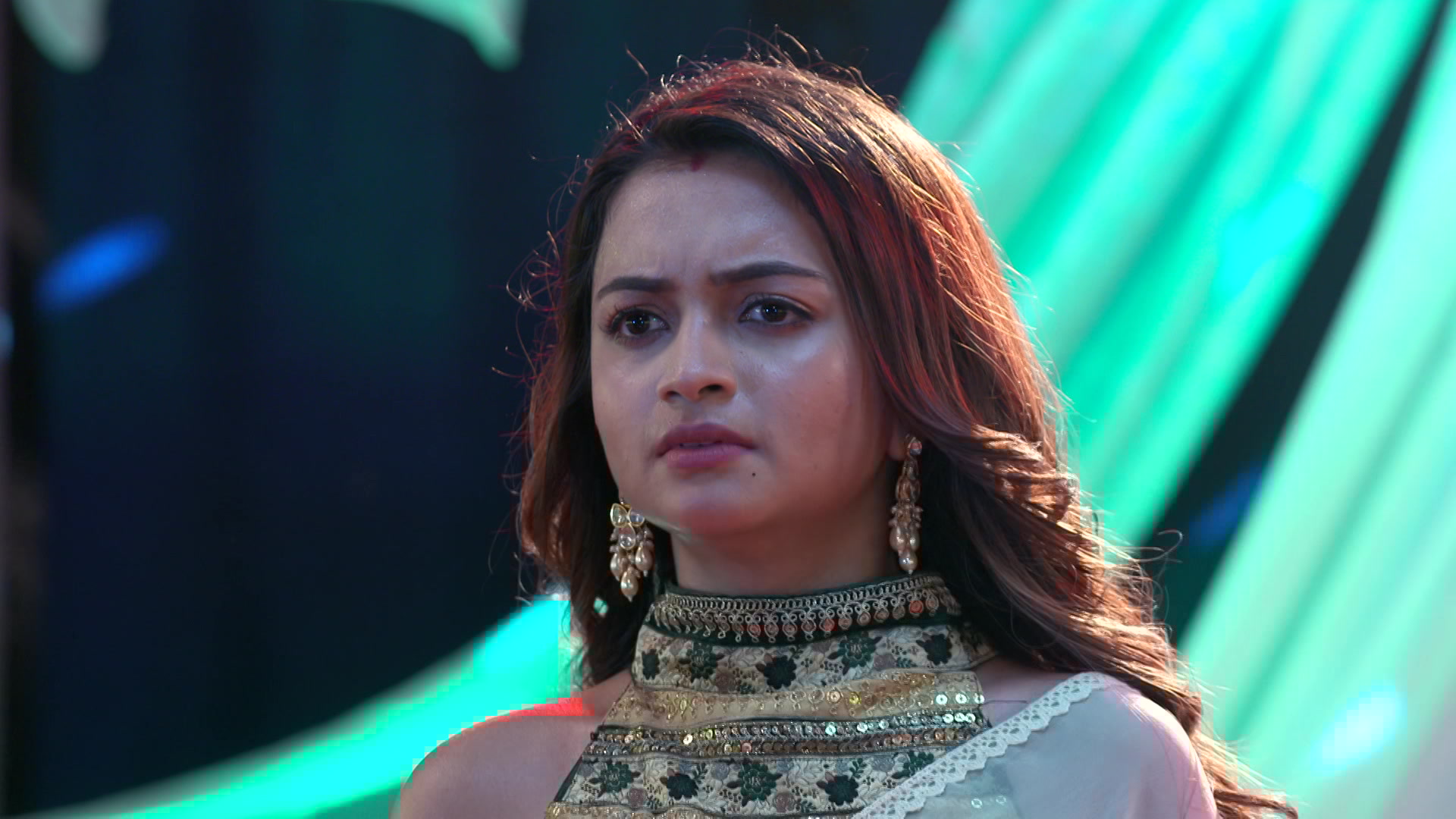 Watch Dui Shalik S1 Episode 182 on JioHotstar