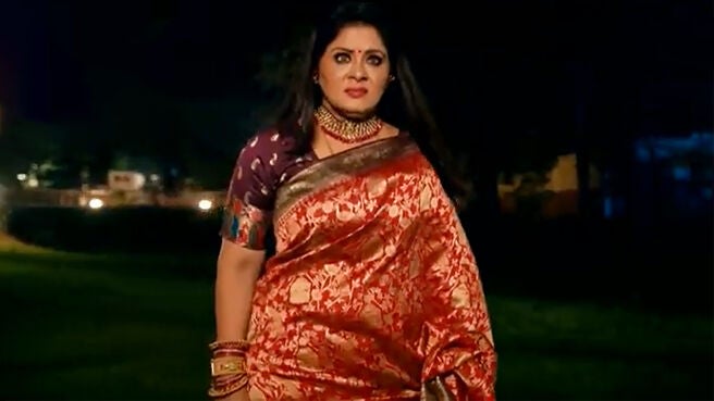 Seema reveals her true identity - JioHotstar