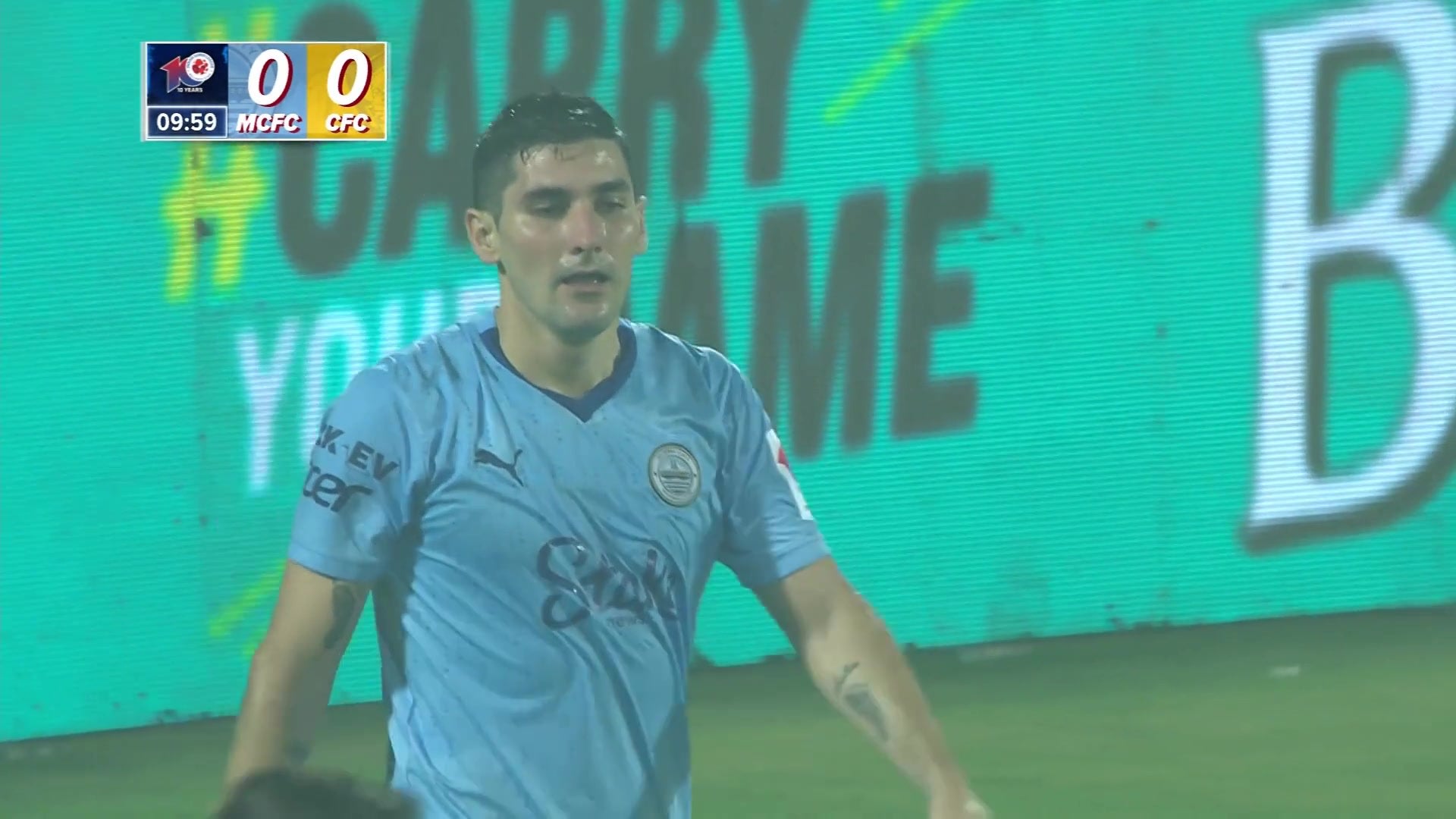 Diaz Misses A Chance To Score!