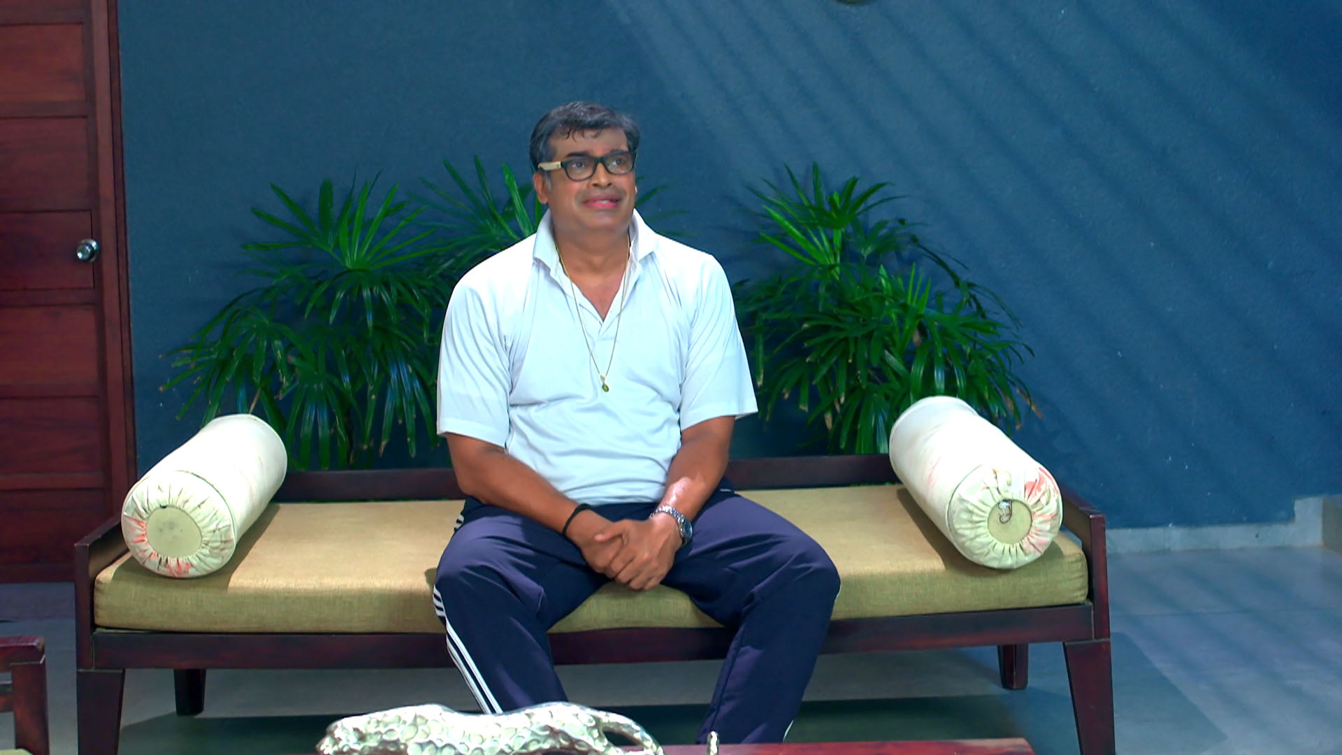 Watch Koodevide S1 Episode 354 on JioHotstar