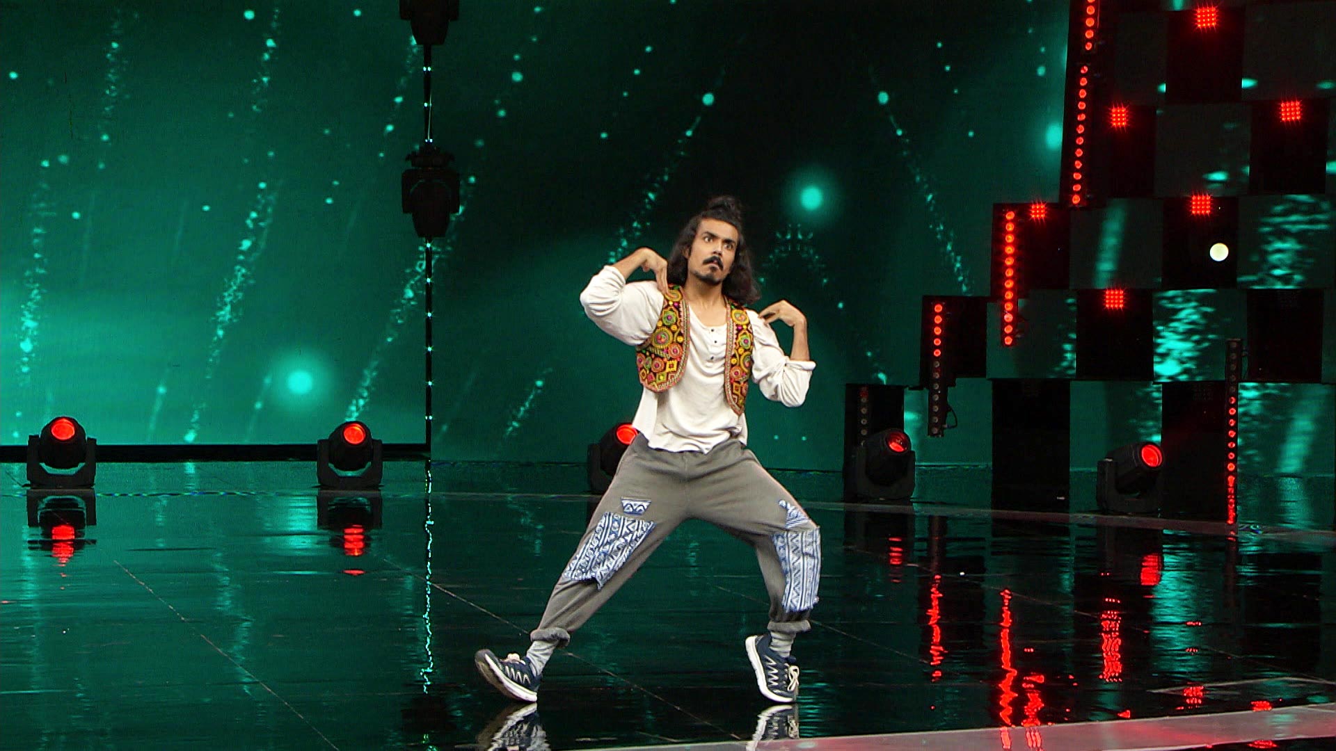 Watch a clip from Dhananjay Joshi sets the stage on fire on Hotstar