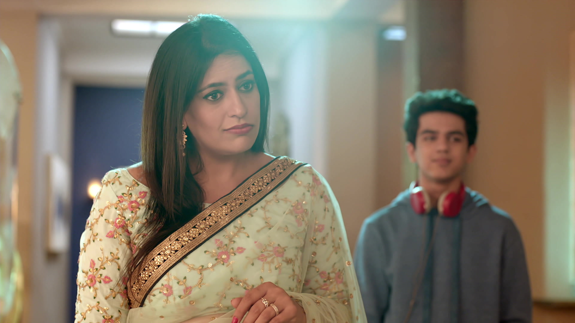 Watch Nazar S1 Episode 205 on JioHotstar