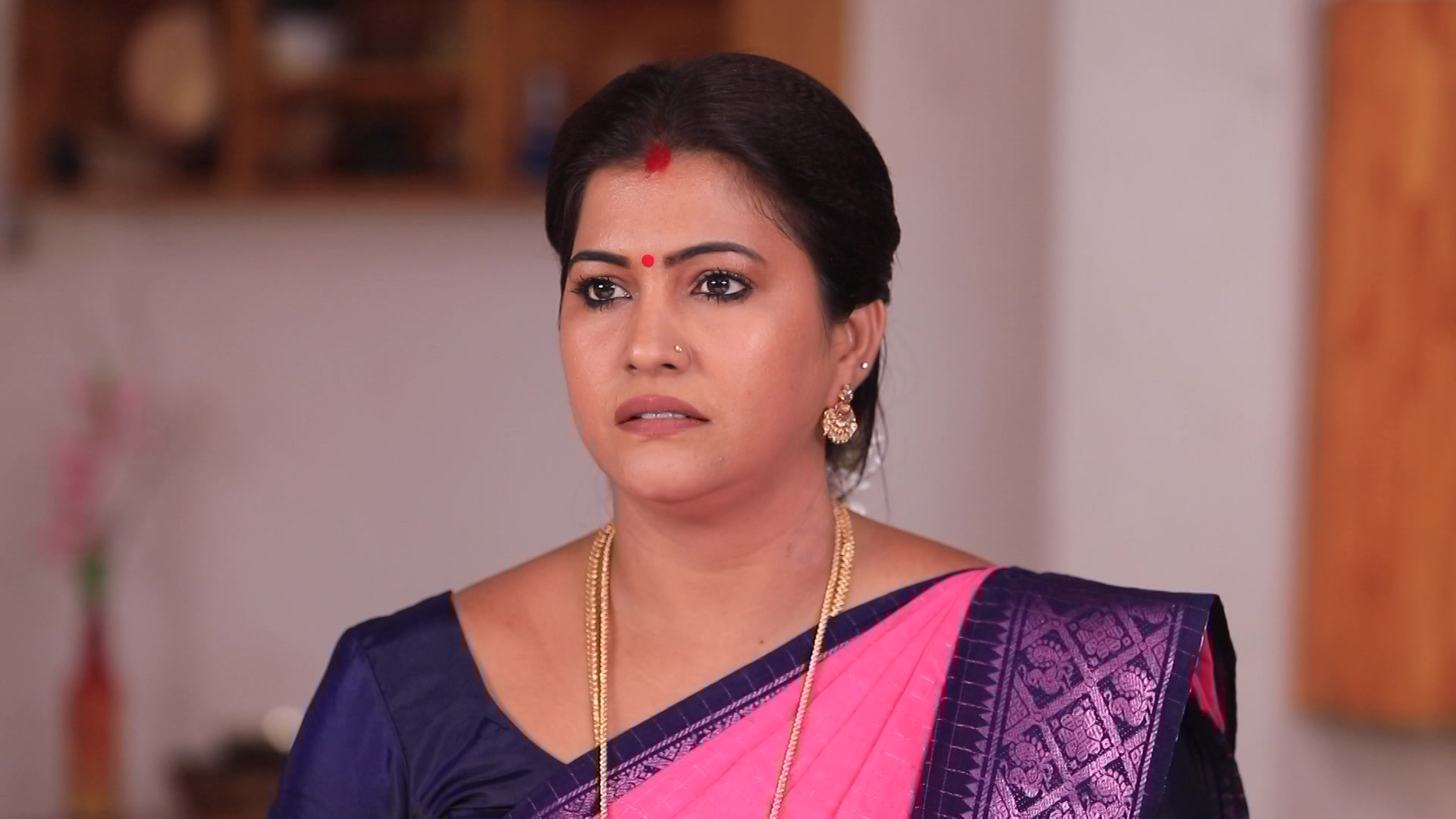 Stream Savithri Confronts Tamizhselvi Season 1 Episode 292 – Savithri ...
