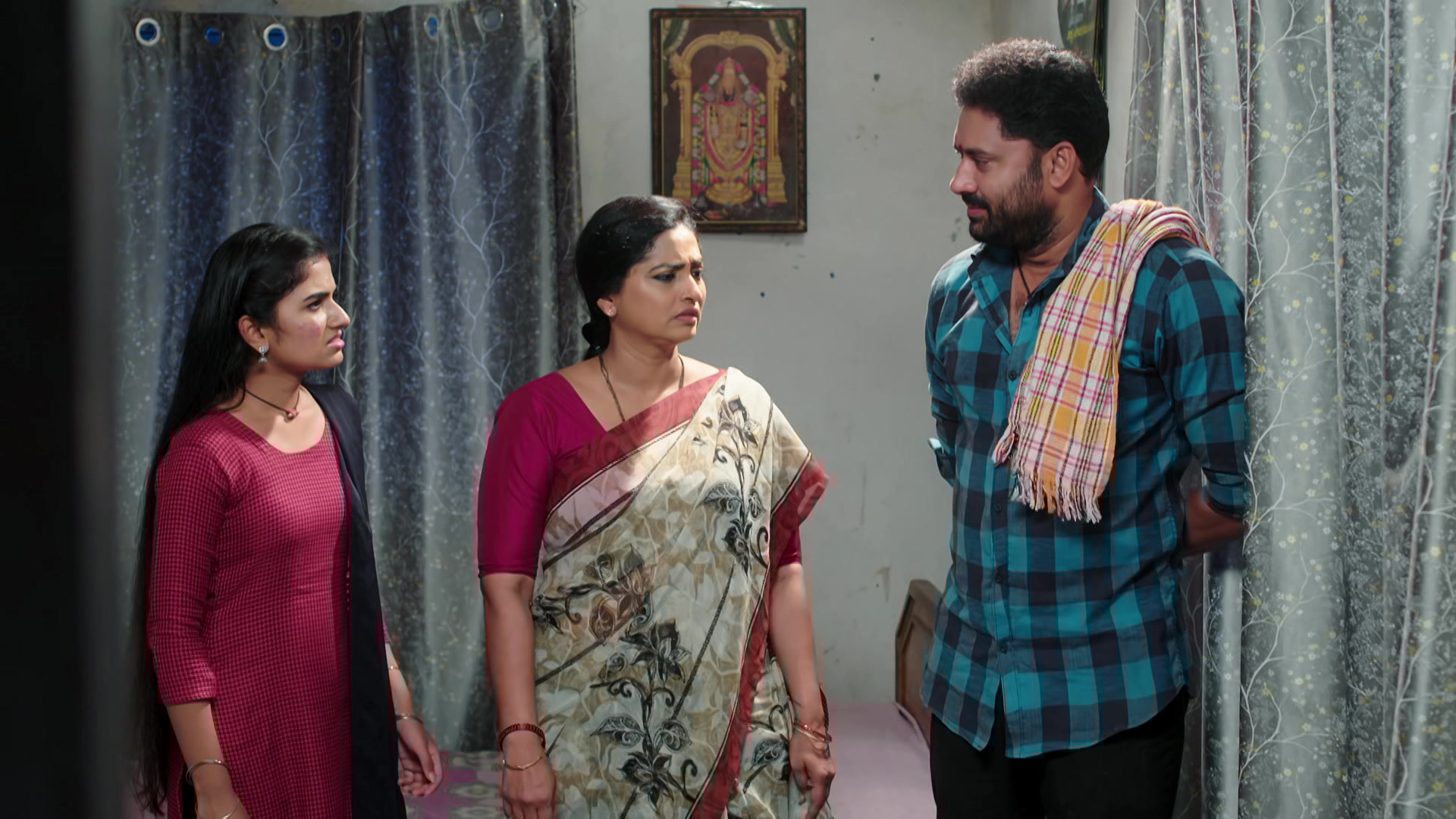 Watch Simhadri's Stern Decision Online
