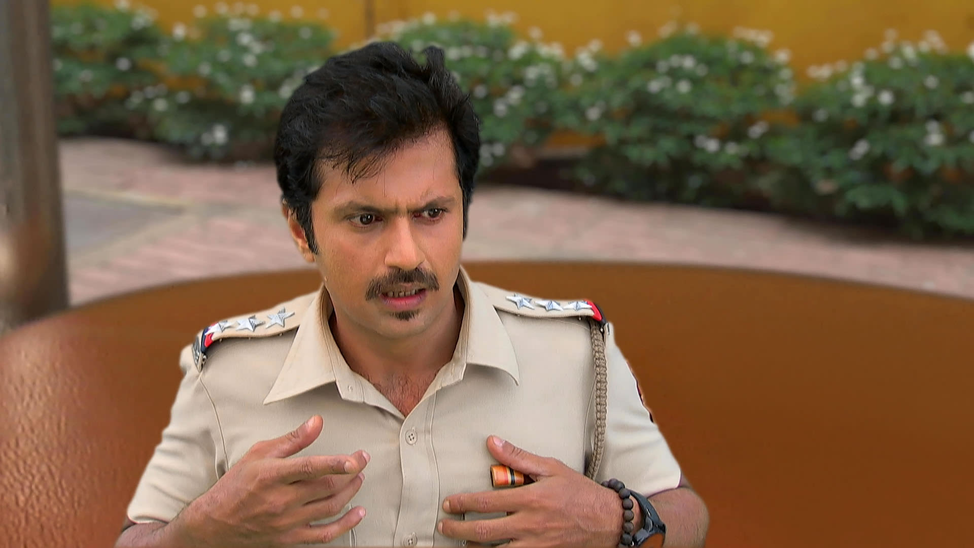 Watch A Tiny Problem at Hand Online