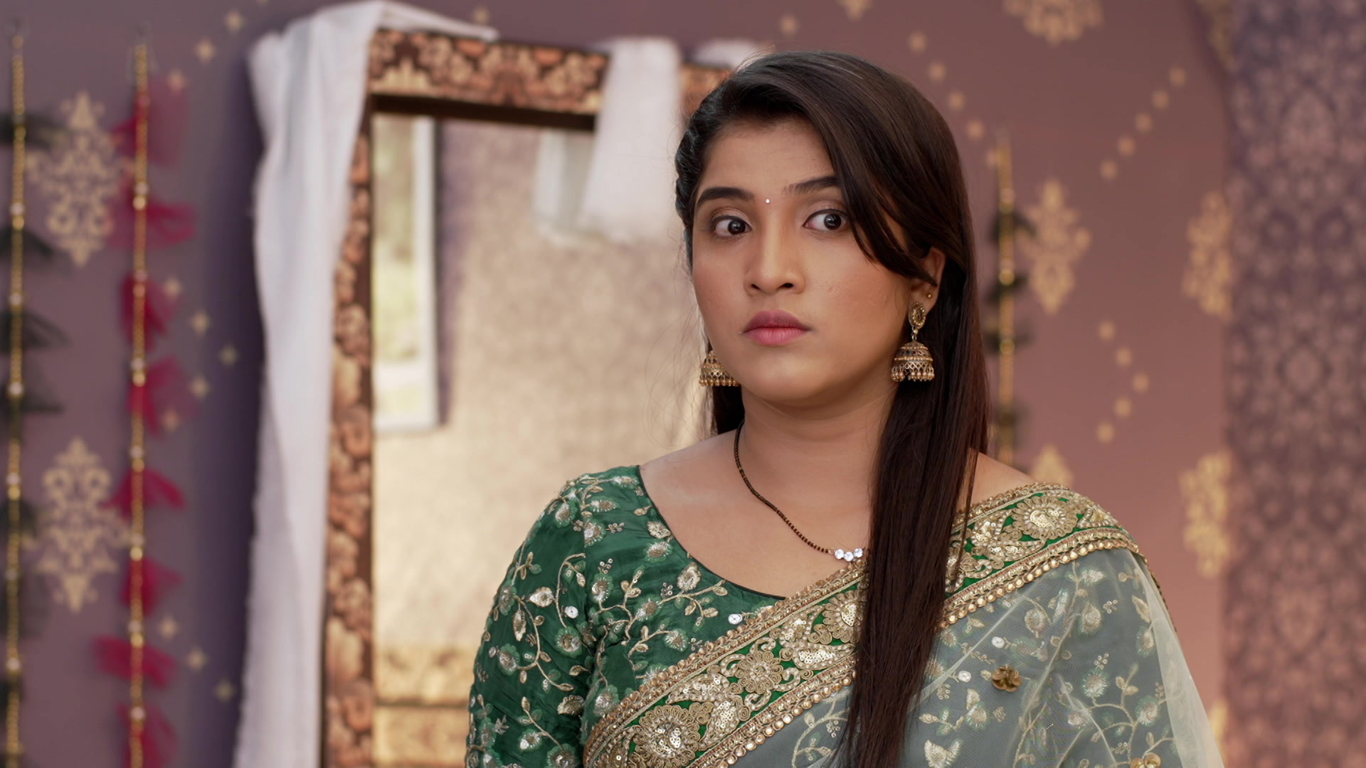 Watch man-dhaga-dhaga-jodte-nava All Episodes | Watcho