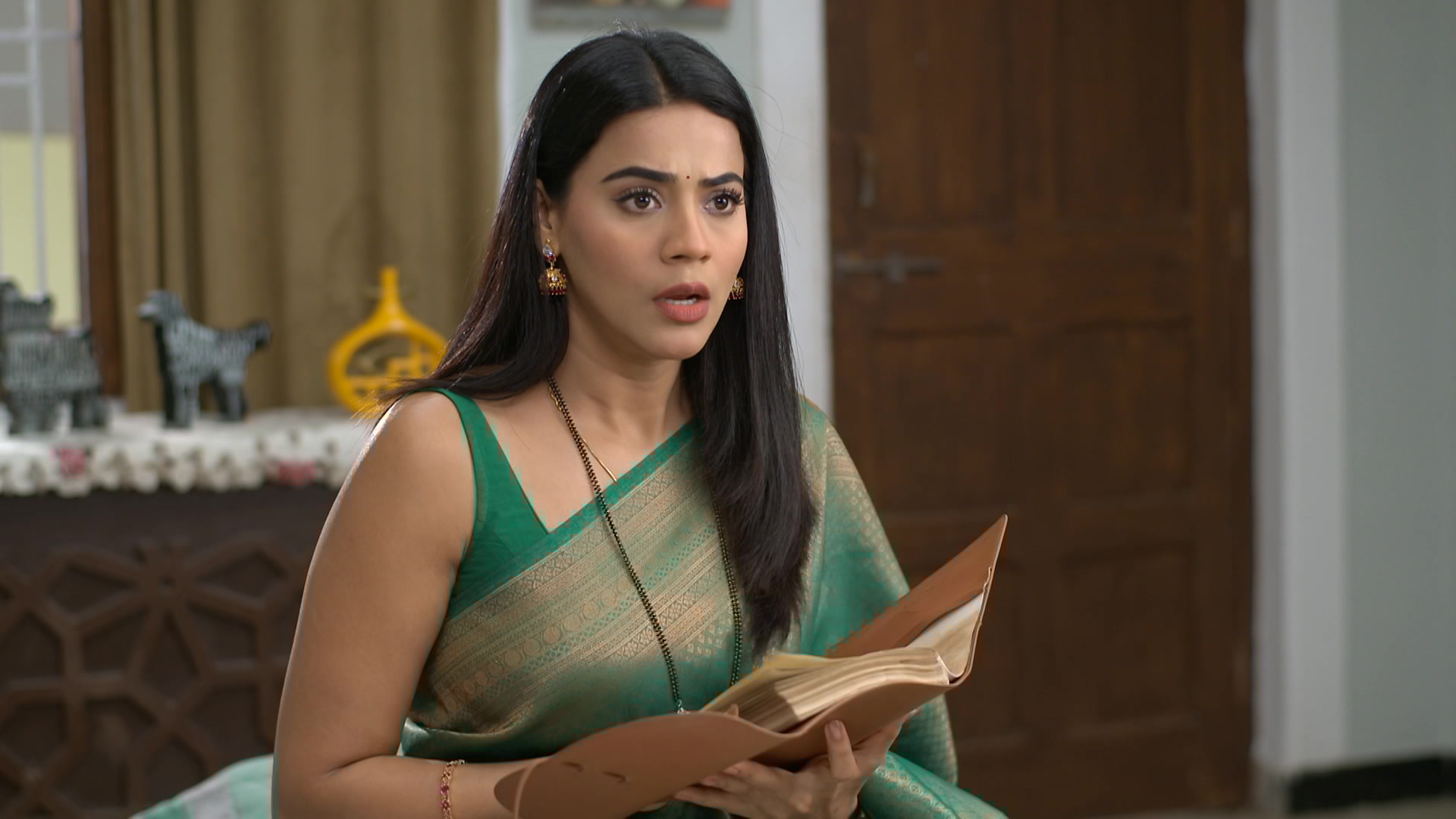 Watch Gharo Ghari Maatichya Chuli Episode 401 on JioHotstar